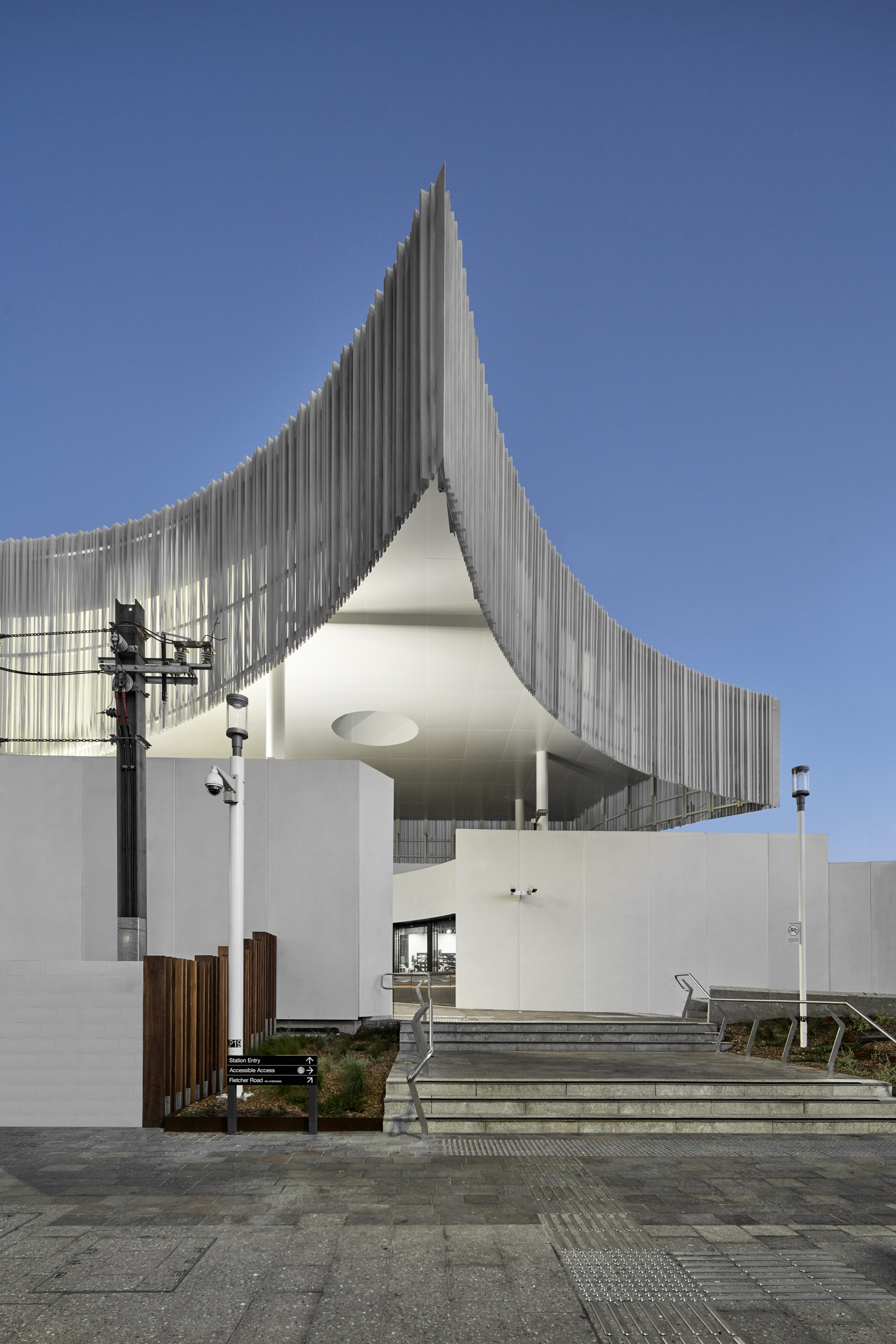 Gallery of Frankston Station / Genton - 4