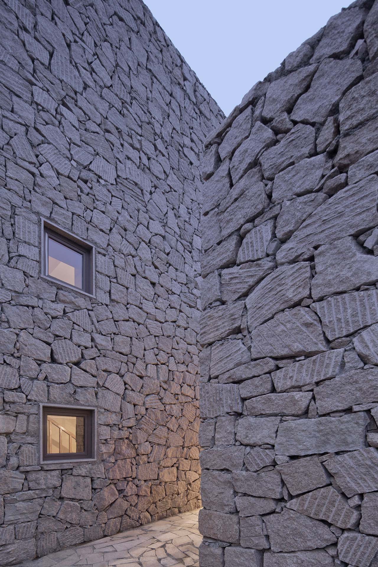 Gallery of Redstone House / Atelier 100s+1 - 9