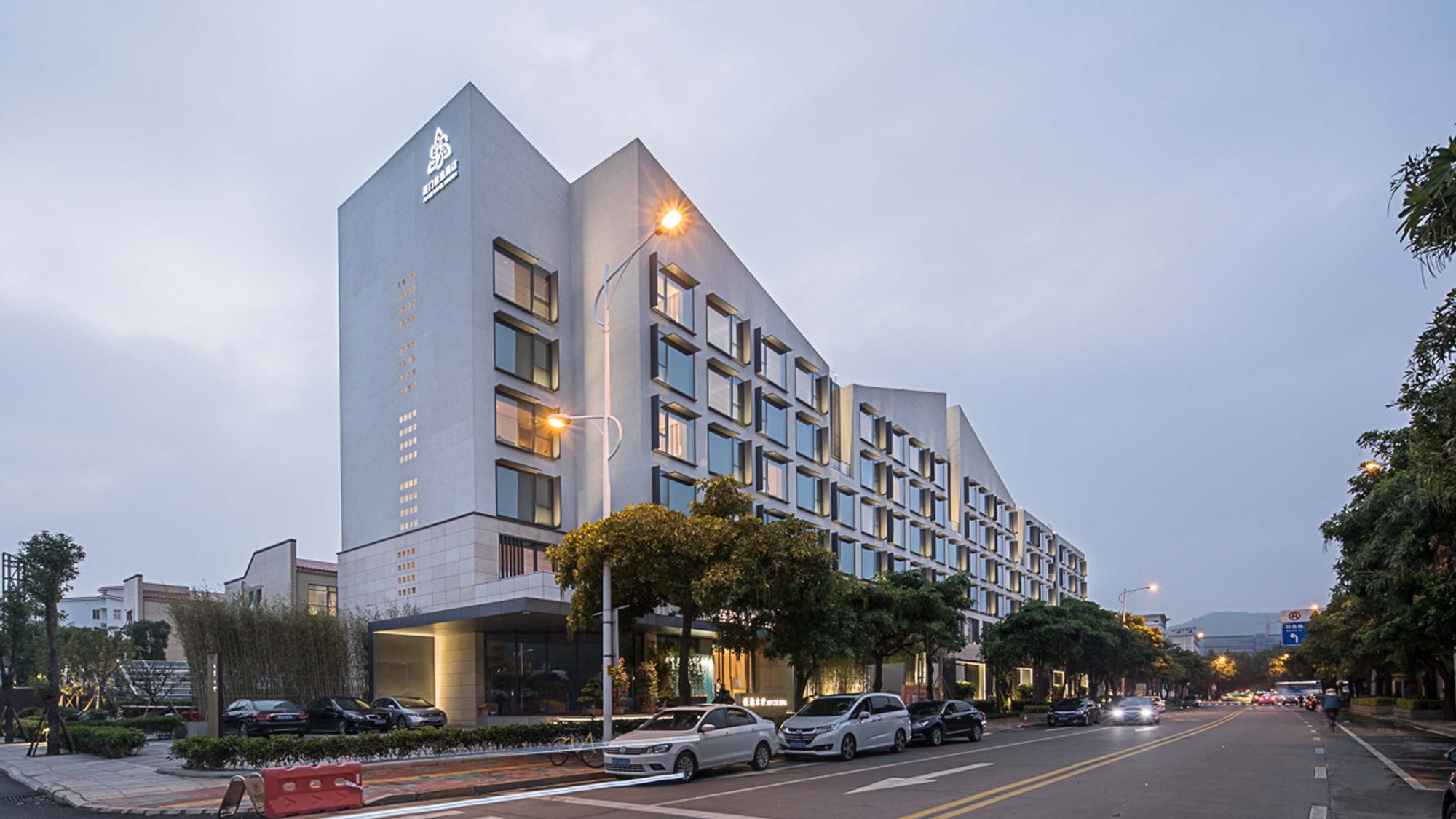 Gallery of Joyze Hotel Xiamen, Curio Collection by Hilton / Tanghua ...