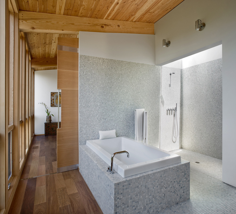 Gallery of 30 Open Bathrooms: Incorporating Breeze and Nature in ...