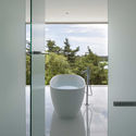 30 Open Bathrooms: Incorporating Breeze and Nature in Private Space ...