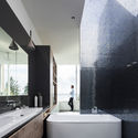 30 Open Bathrooms: Incorporating Breeze and Nature in Private Space ...