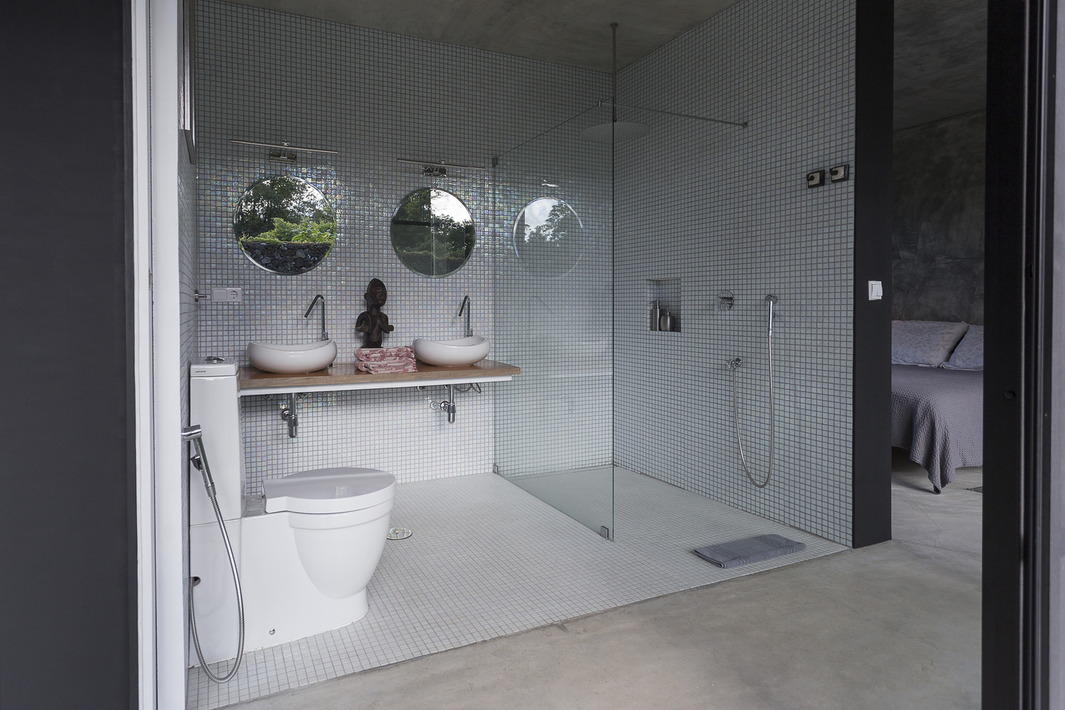 Gallery of 30 Open Bathrooms: Incorporating Breeze and Nature in ...