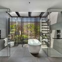 30 Open Bathrooms: Incorporating Breeze and Nature in Private Space ...