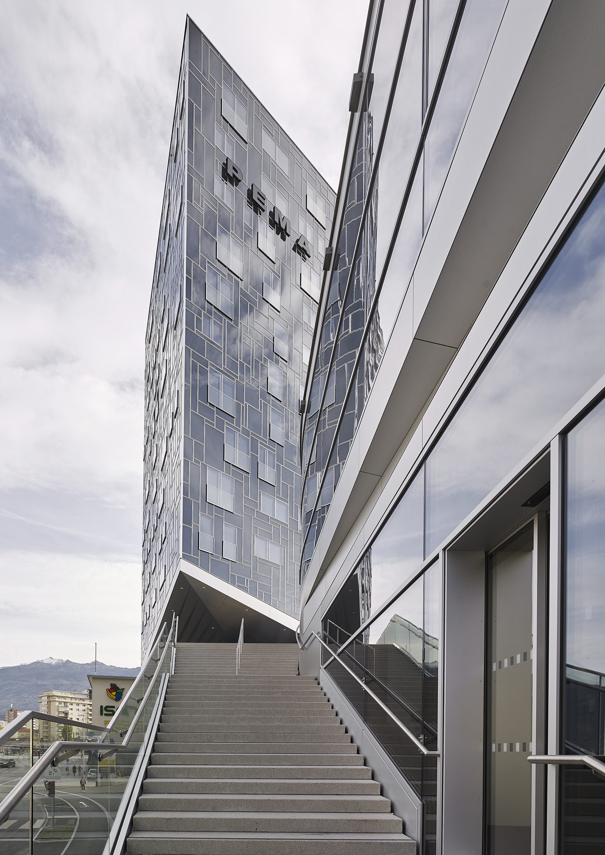 Gallery of P2 Urban Hybrid | Library / LAAC - 13