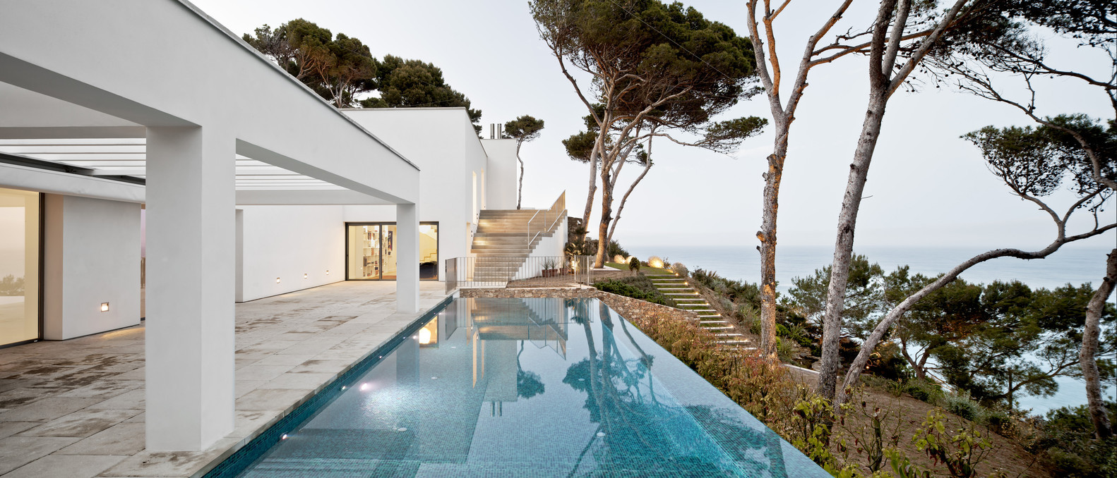 Gallery of Infinity Pools in 15 Architecture Projects - 4