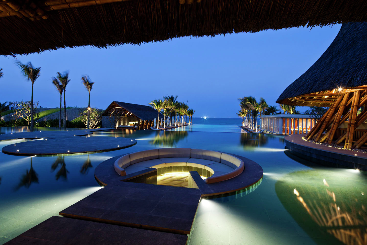 Gallery of Infinity Pools in 15 Architecture Projects - 7