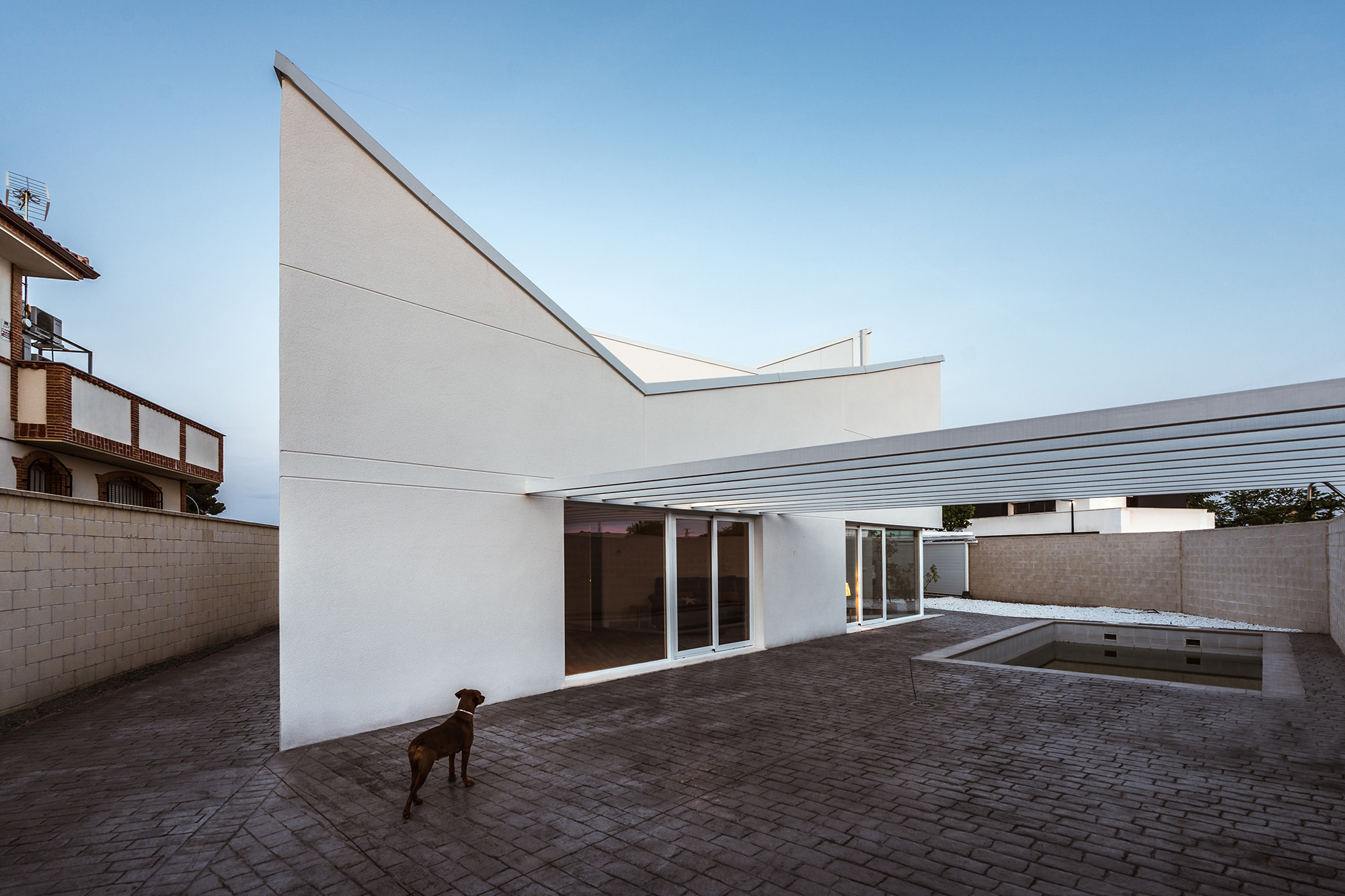 Gallery of Albania House / OOIIO Arquitectura - 4