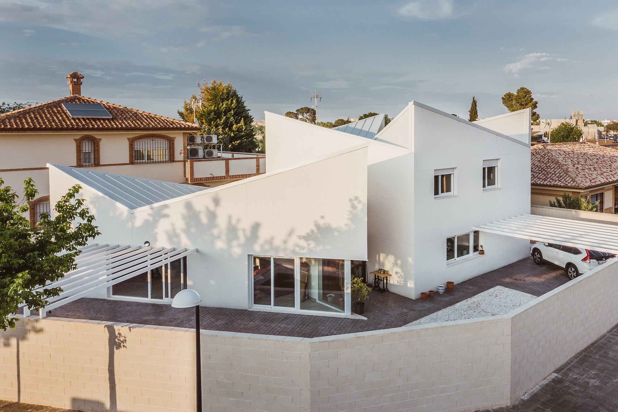 Gallery of Albania House / OOIIO Arquitectura - 16