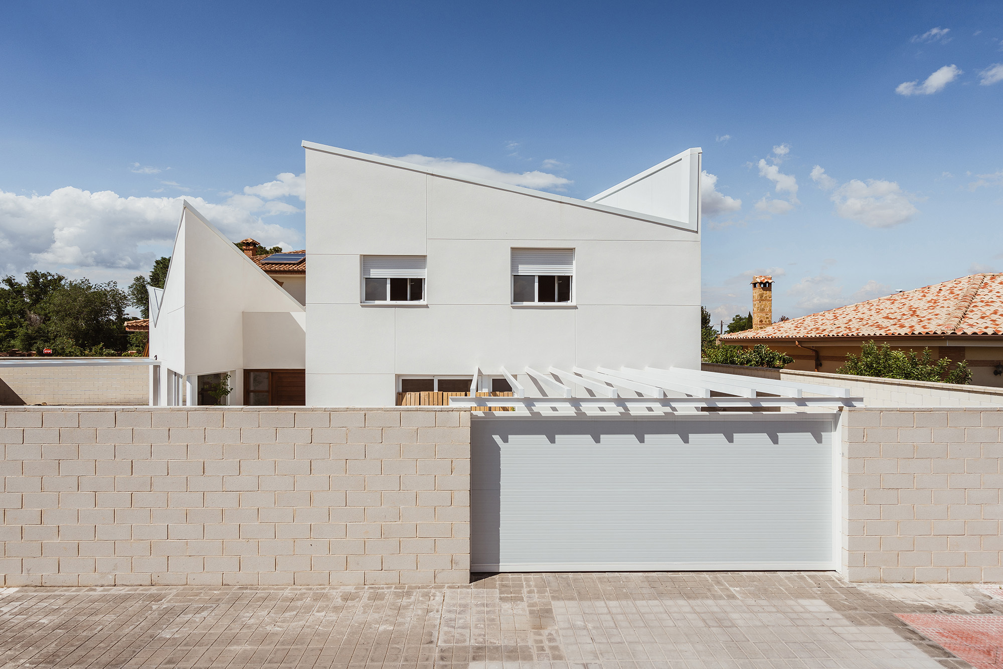 Gallery of Albania House / OOIIO Arquitectura - 11