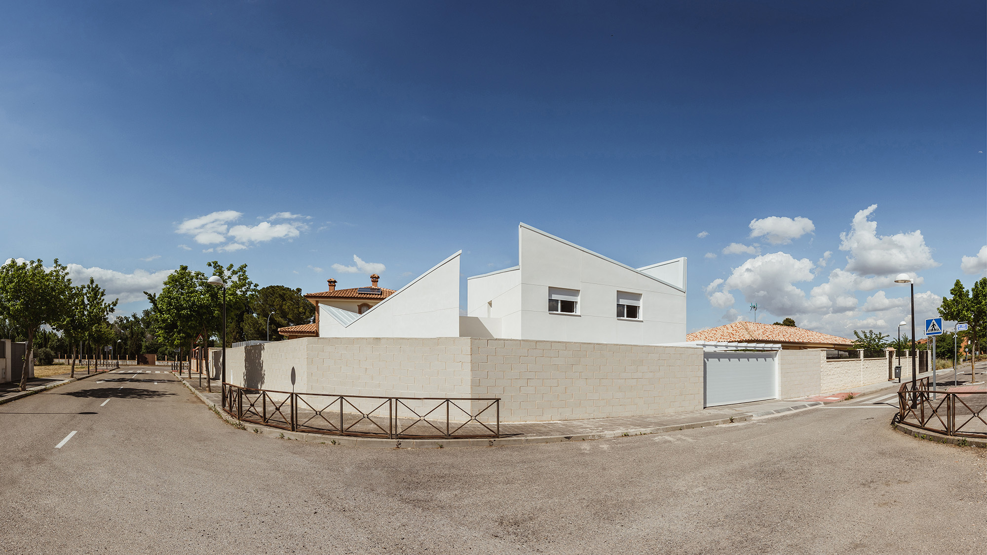 Gallery of Albania House / OOIIO Arquitectura - 19