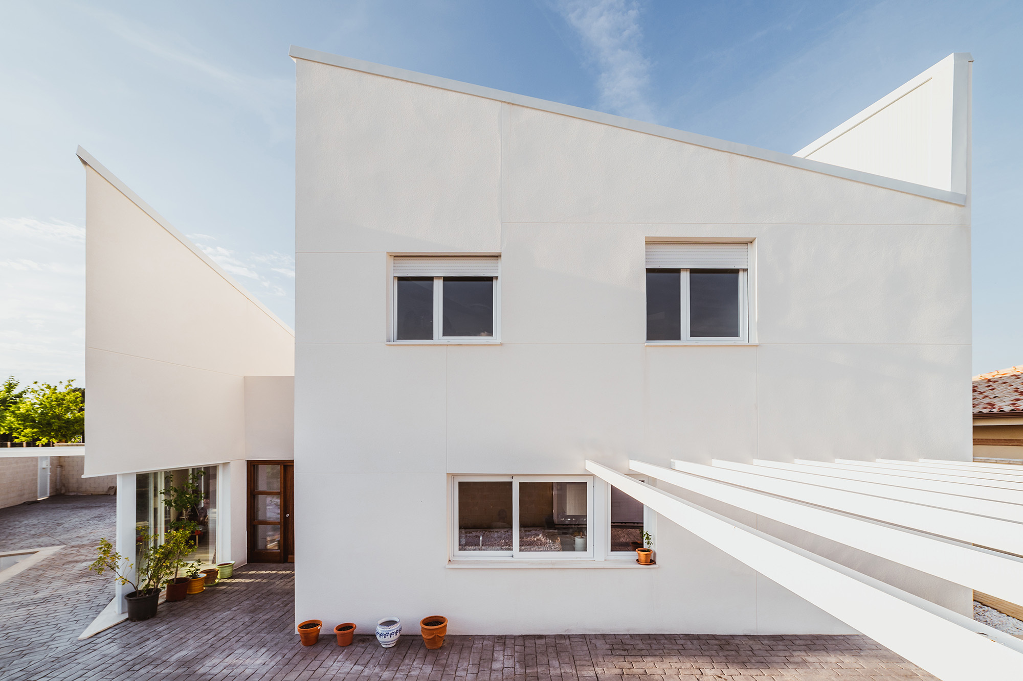 Gallery of Albania House / OOIIO Arquitectura - 7