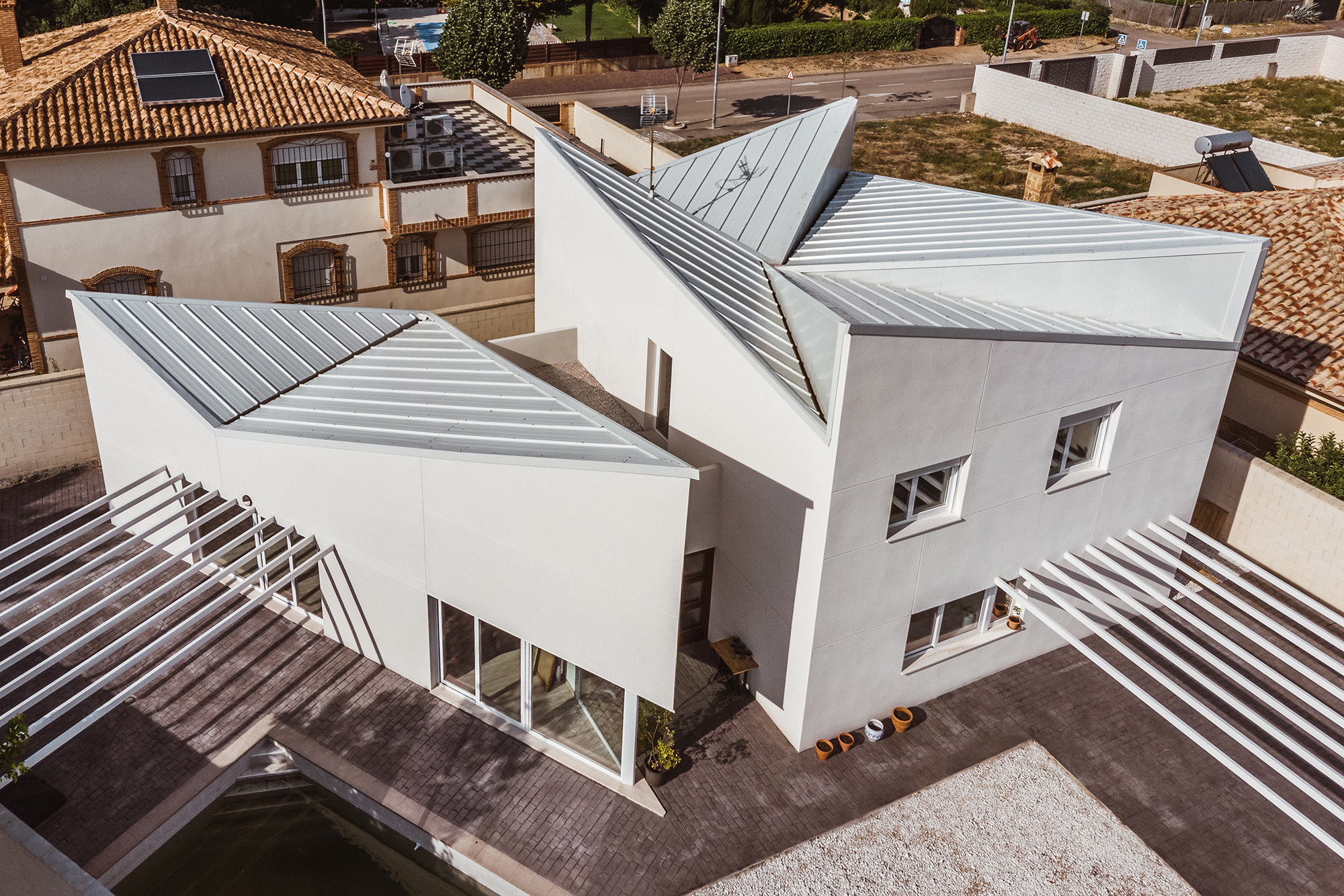 Gallery of Albania House / OOIIO Arquitectura - 13