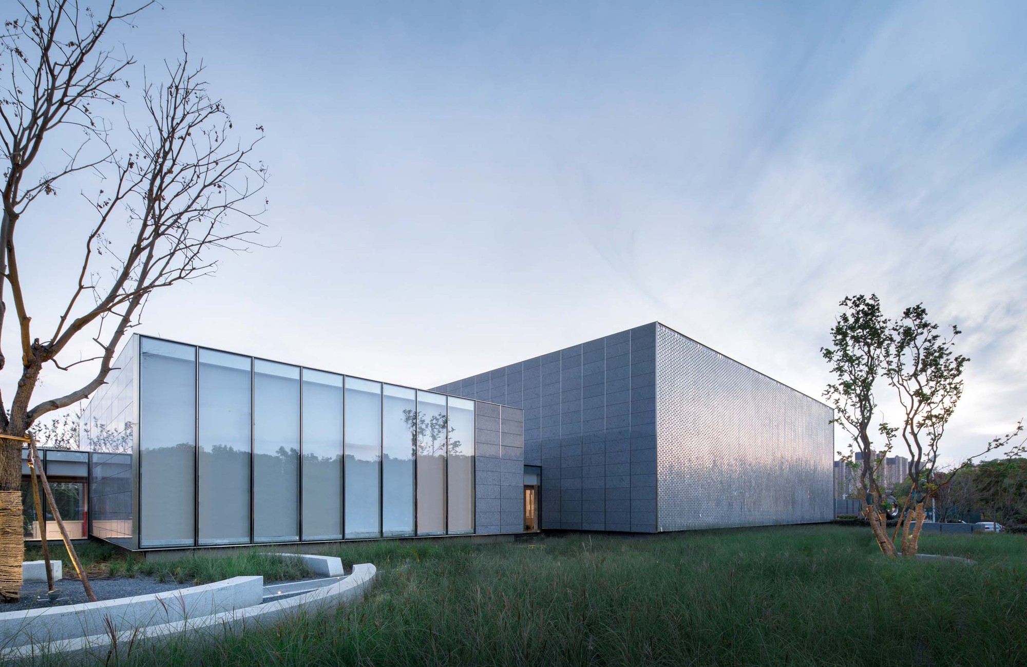 Gallery of Wuhan Huashan Library / GLA - 12