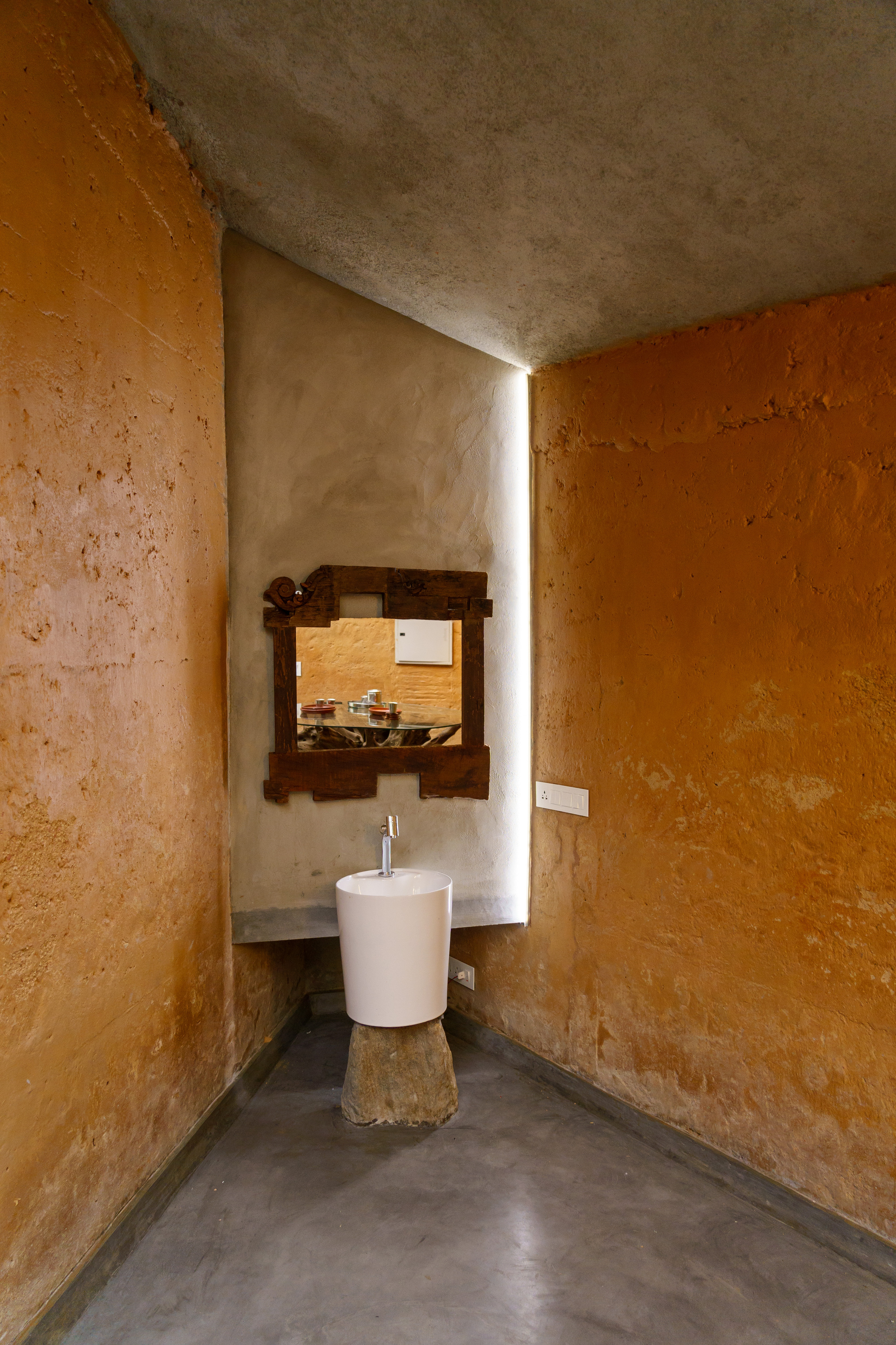 Gallery of Chirath Residence / Wallmakers - 20