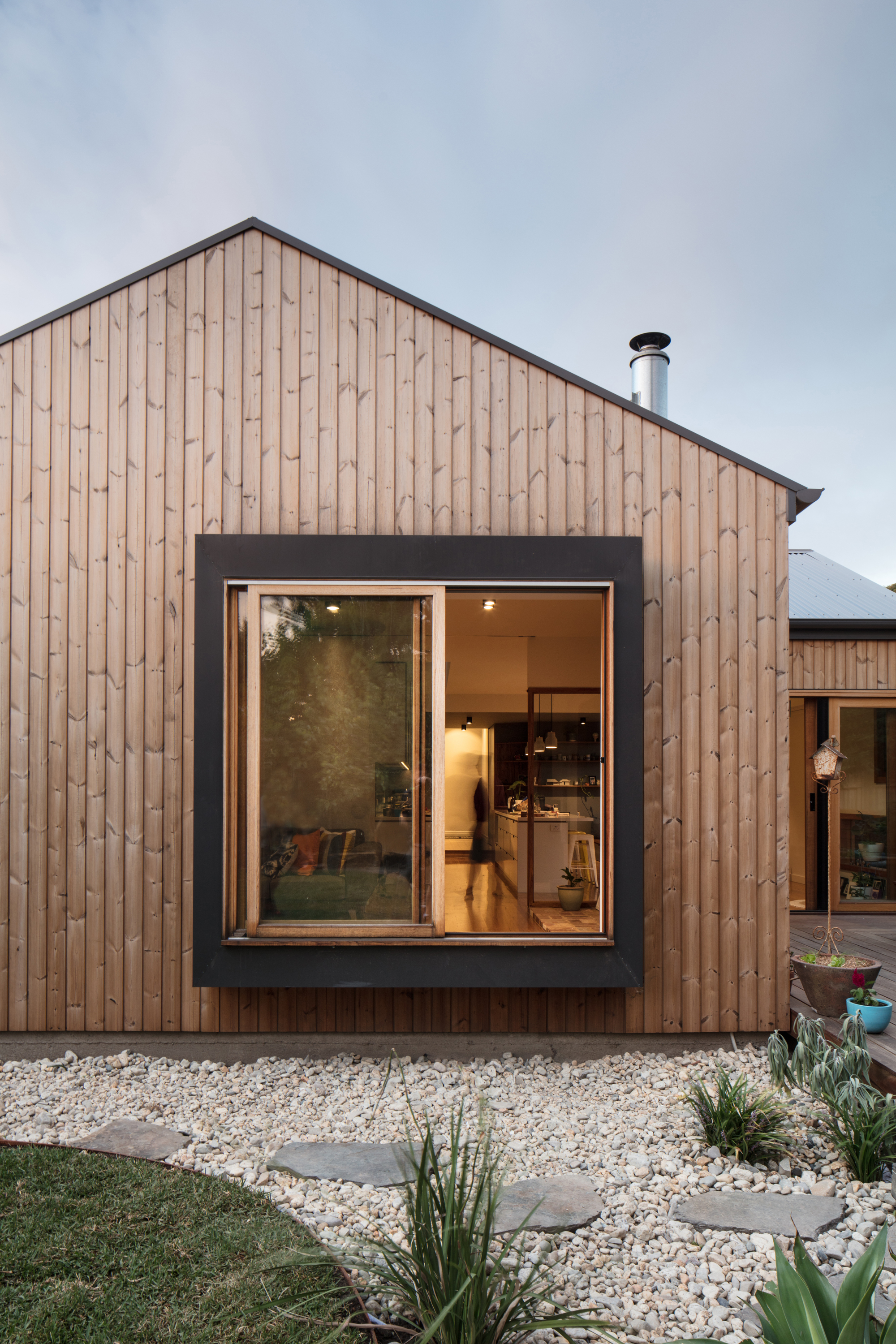 Gallery of Urban Barnyard House / Inbetween Architecture - 33