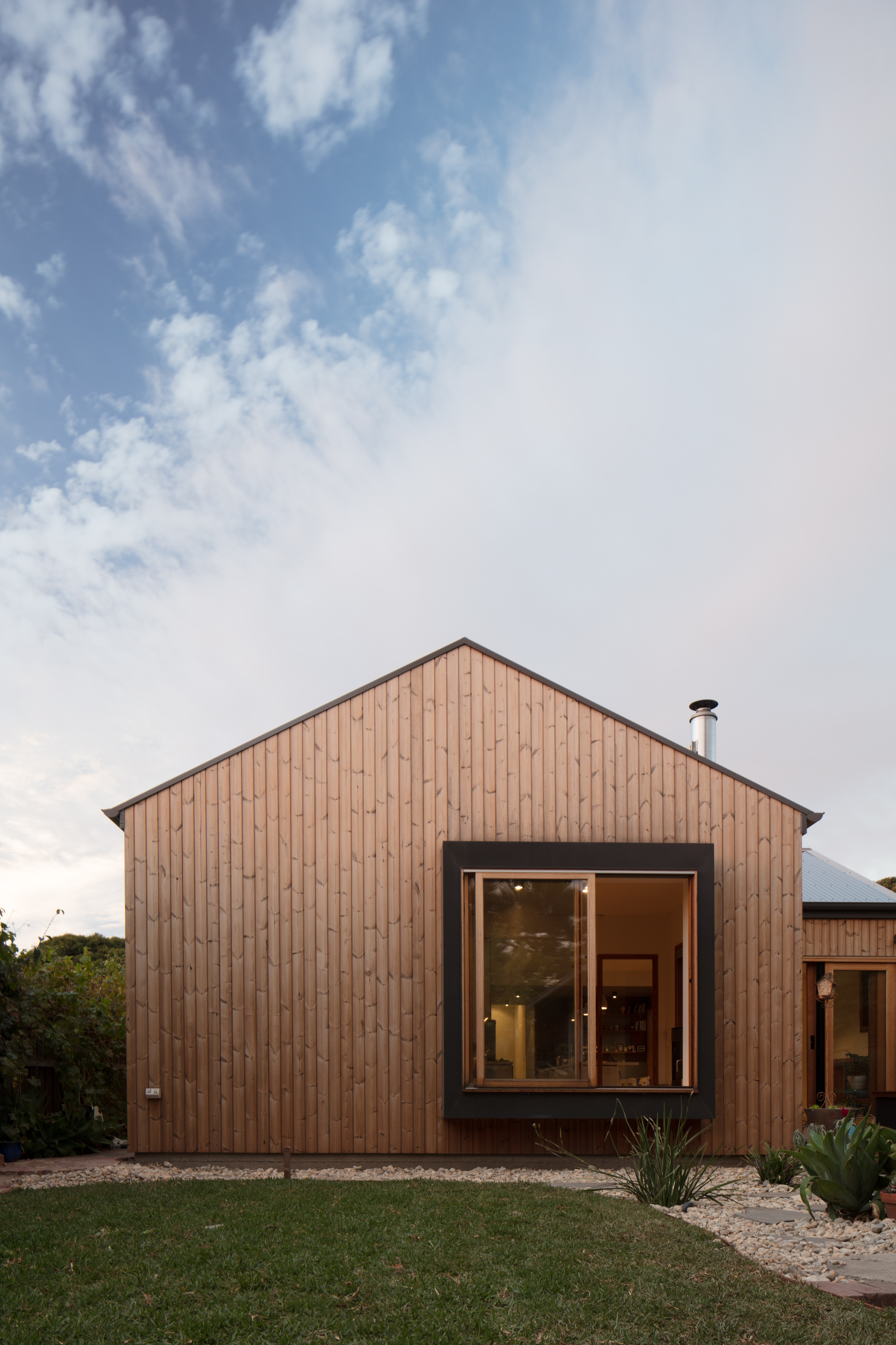 Gallery of Urban Barnyard House / Inbetween Architecture - 23