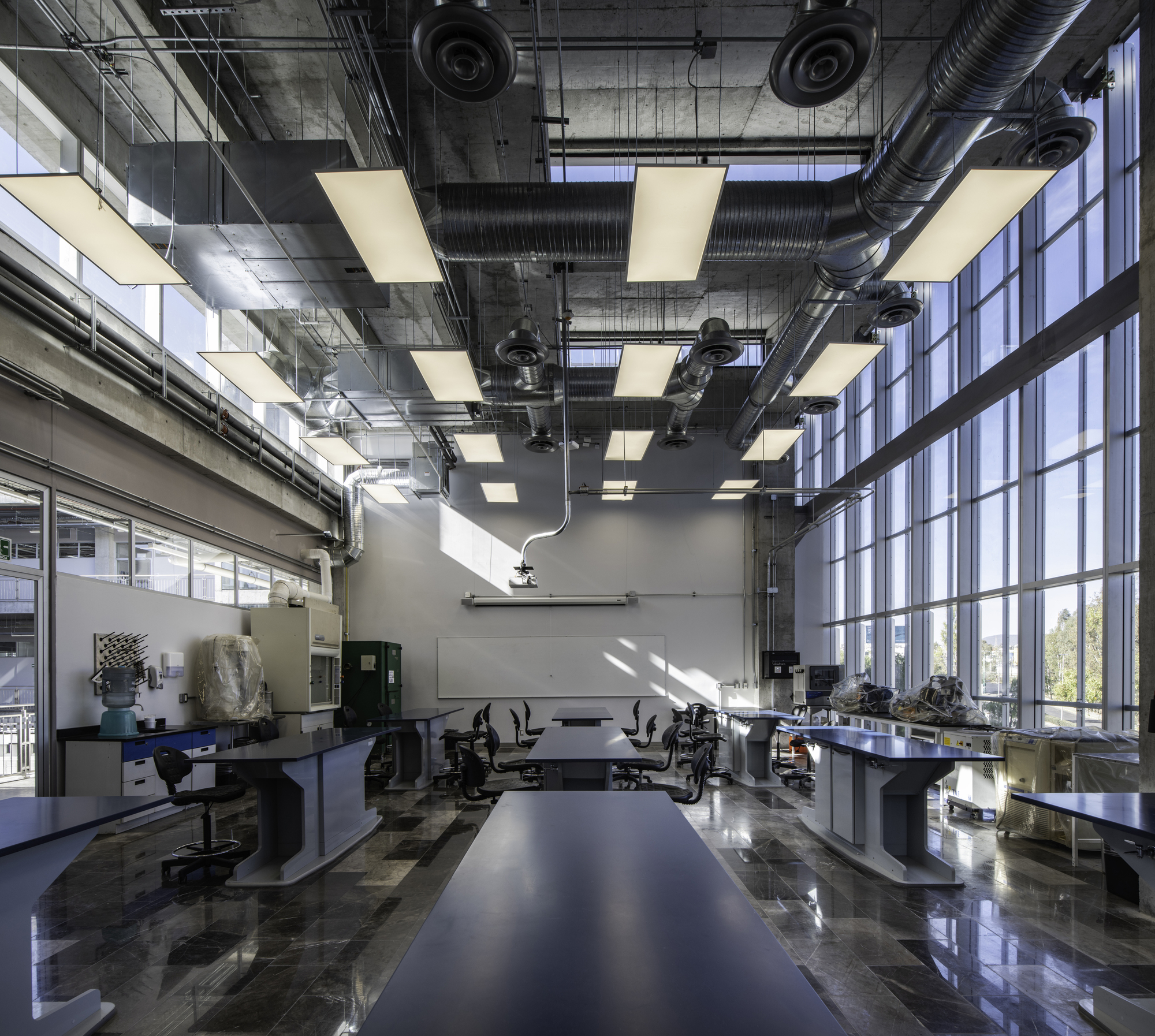 Gallery of BioEngineering Center / Studio de Arquitectura y Ciudad - 3