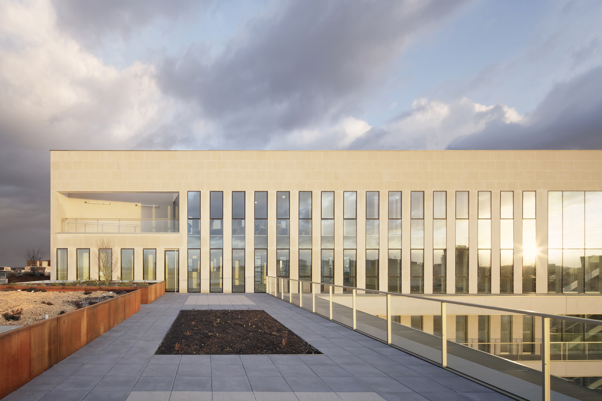 Gallery of Casden Banque Populaire headquarters / COSA Colboc Sachet ...