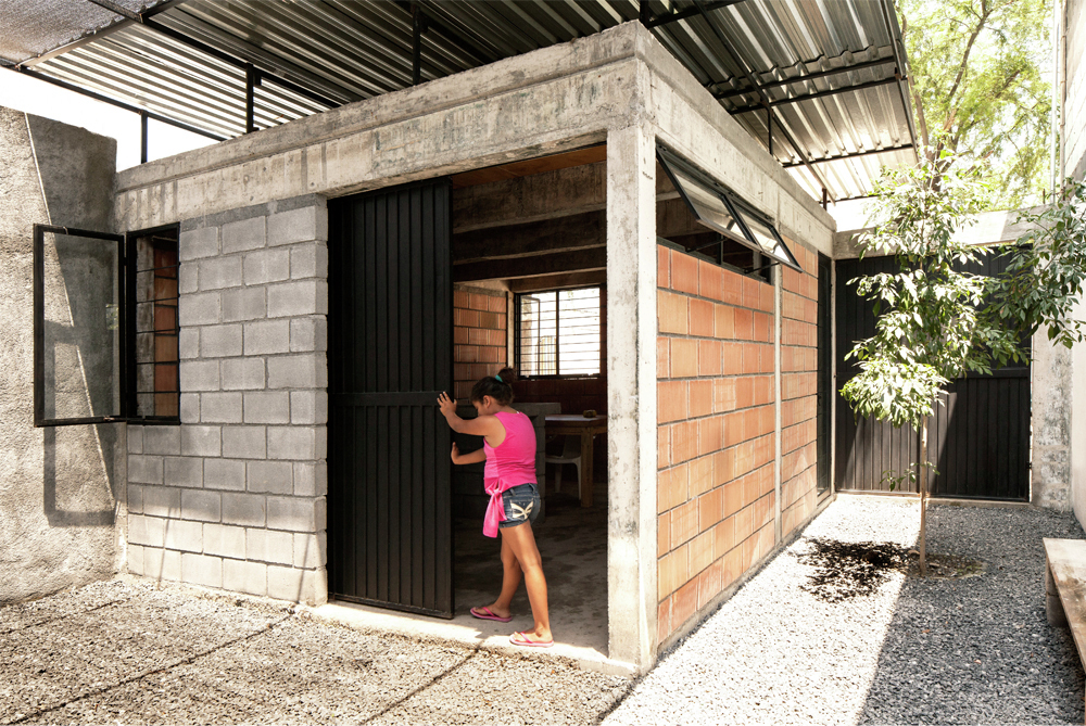 Gallery of Social Housing: 60 Examples in Plan and Section - 45