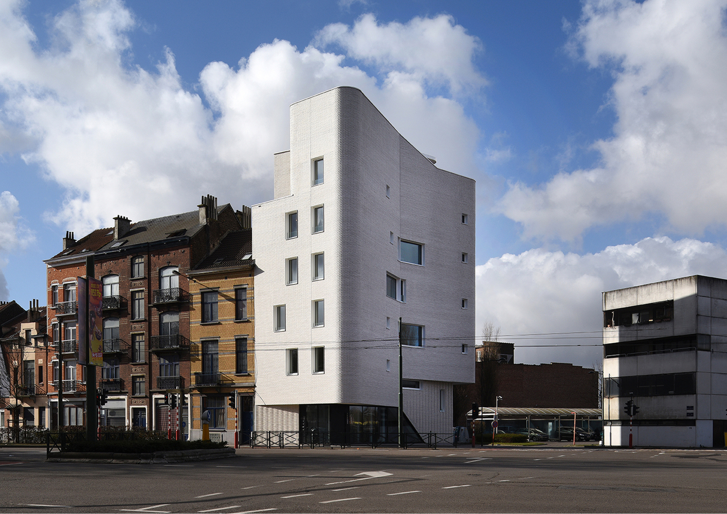 Gallery of Social Housing: 60 Examples in Plan and Section - 32