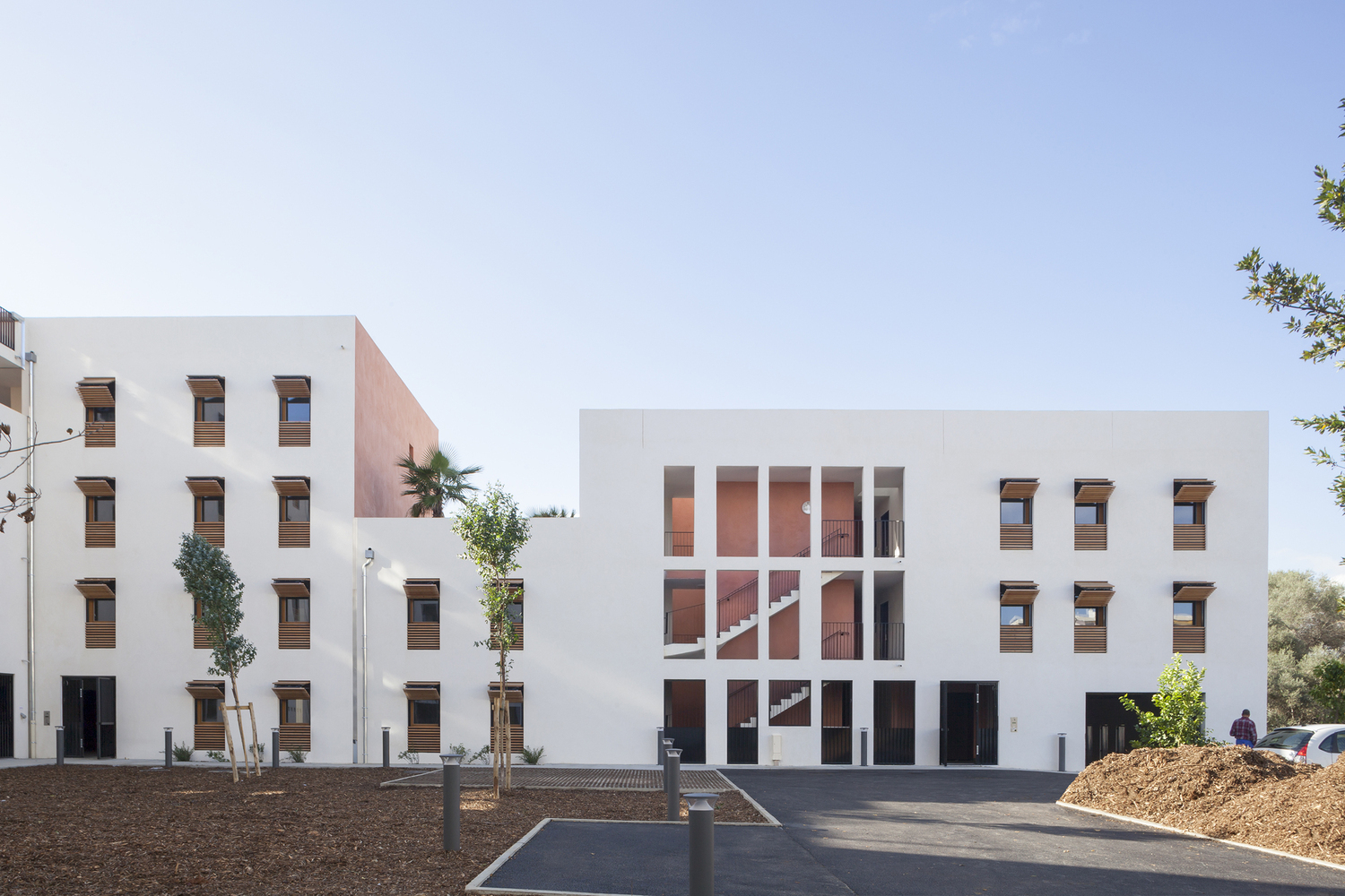 Gallery of Social Housing: 60 Examples in Plan and Section - 37