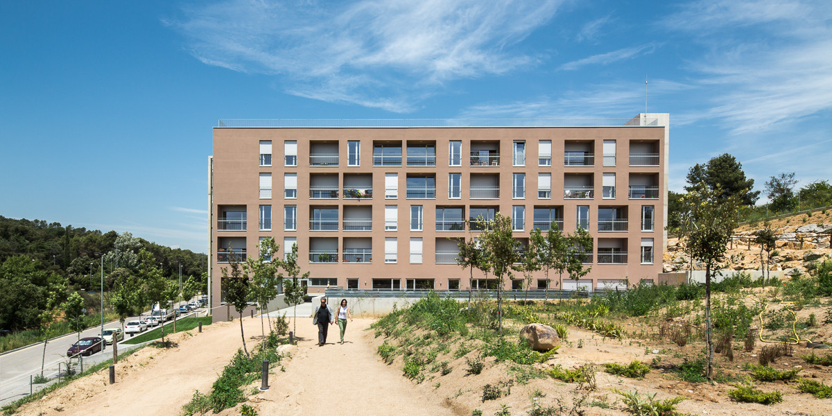 Gallery of Social Housing: 60 Examples in Plan and Section - 51