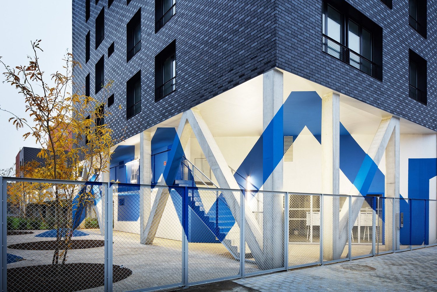 Gallery of Social Housing: 60 Examples in Plan and Section - 7