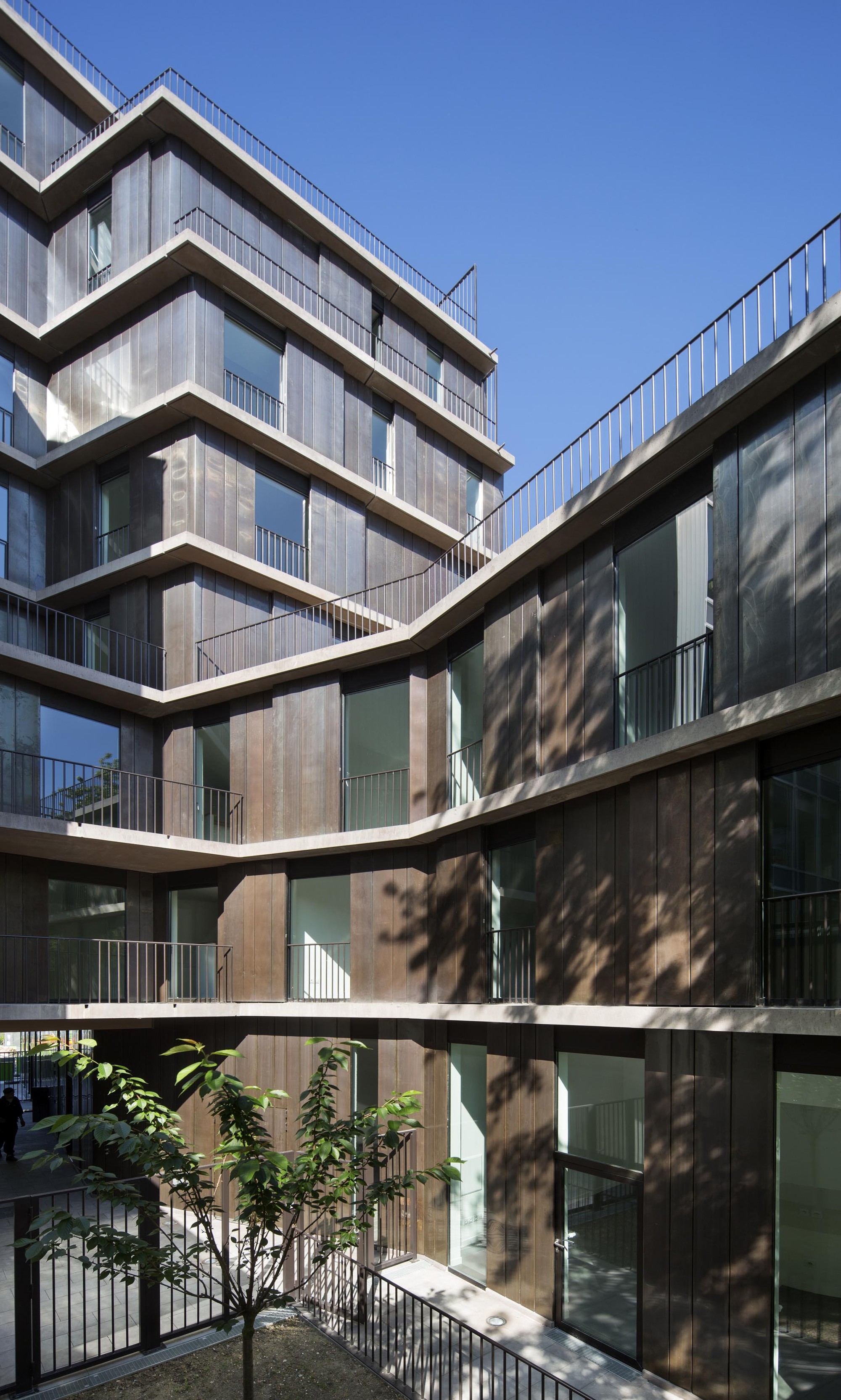 Gallery of Social Housing: 60 Examples in Plan and Section - 76