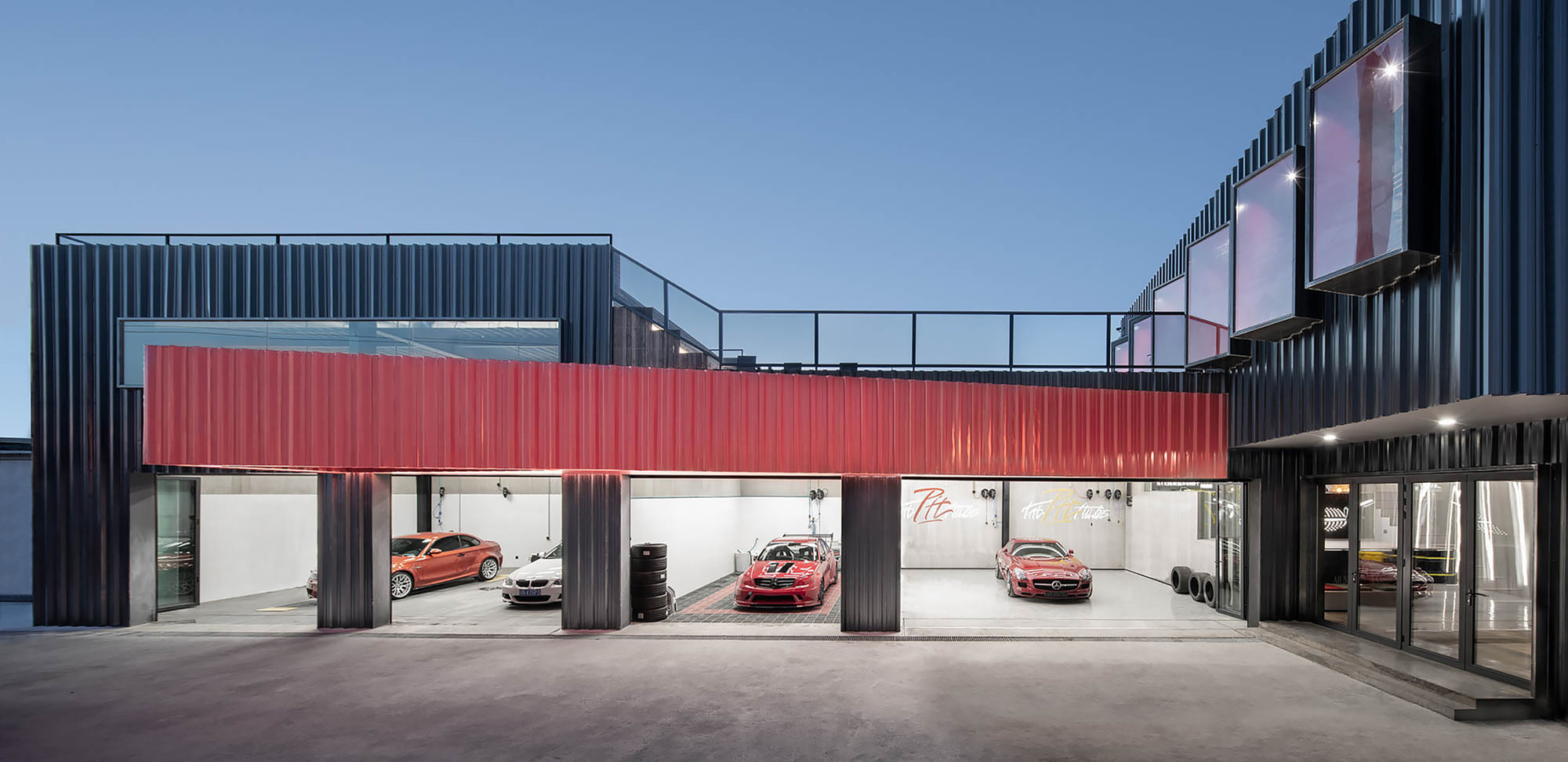 Gallery of The Pit House / bUd studio - 2