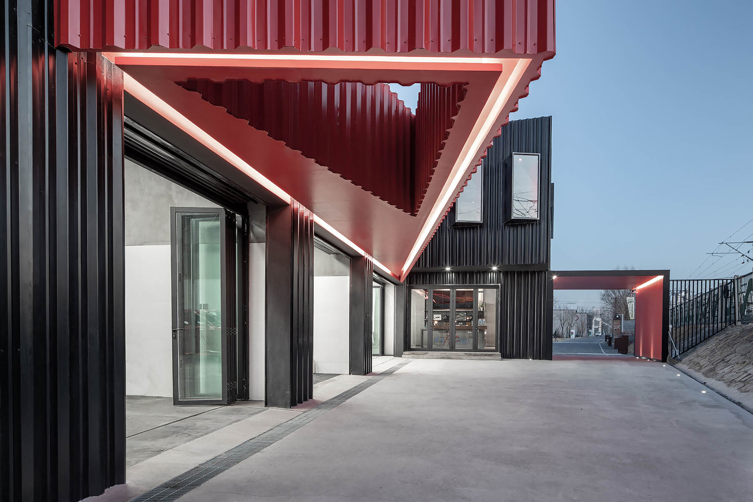 Gallery of The Pit House / bUd studio - 1