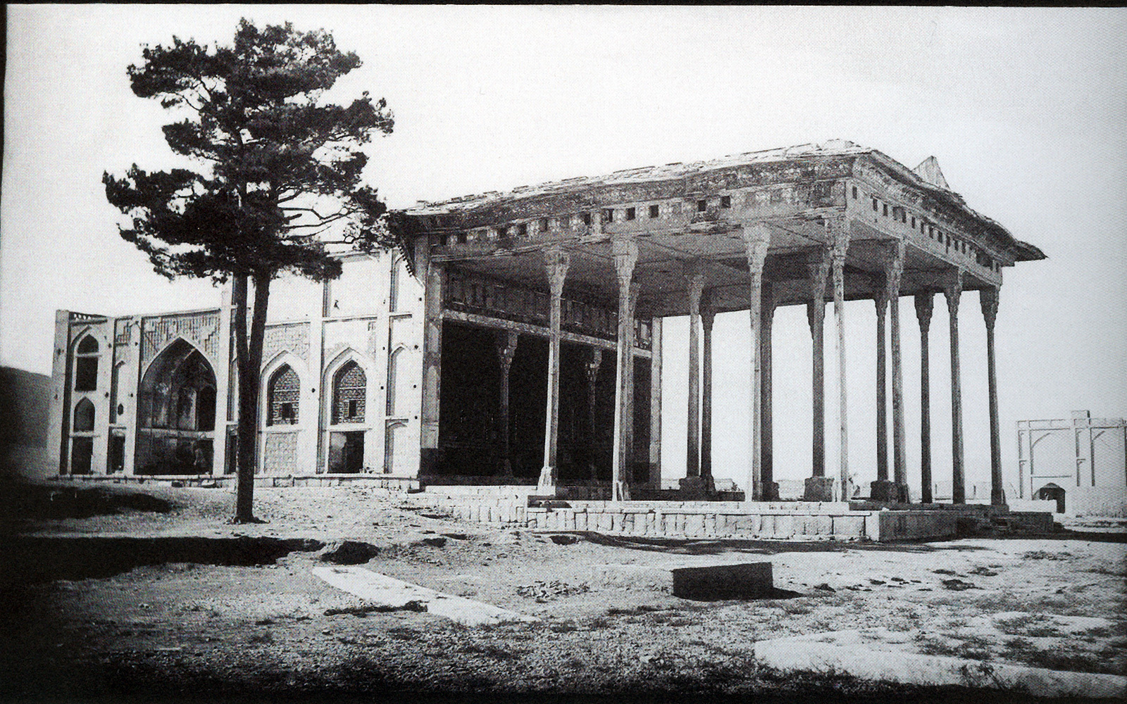 Gallery of Noor Completes Reconstruction of the Mirror Palace in Iran - 10