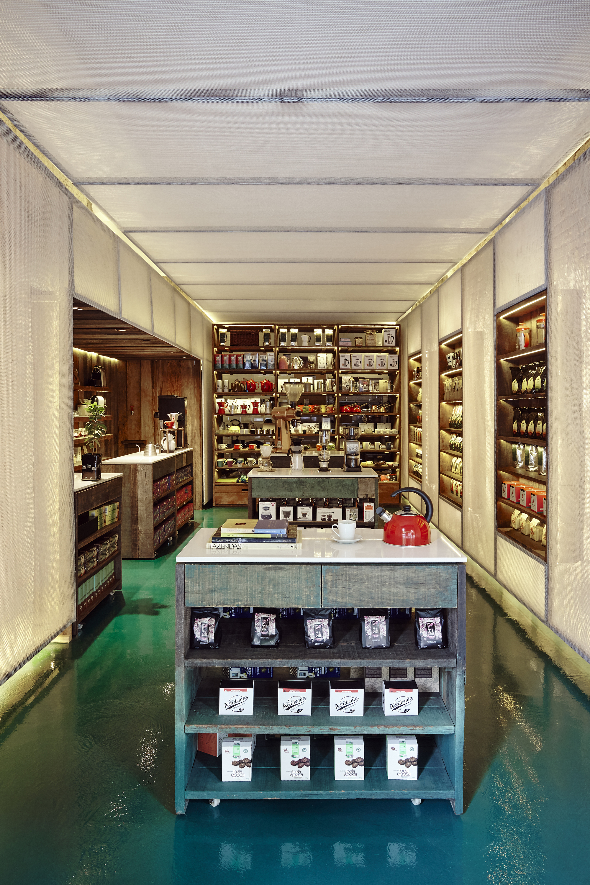 Galeria de TEM CAFÉ / Pascali Semerdjian Arquitetos + Ivan Ventura ...