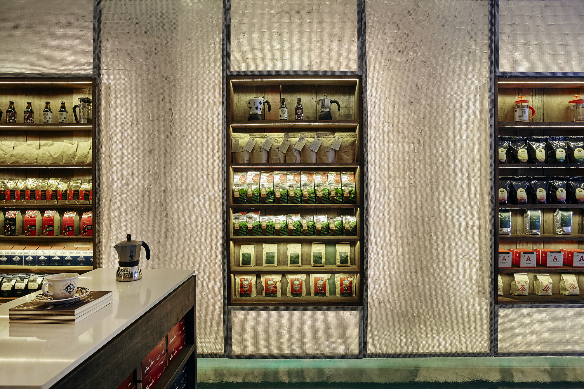 Galeria de TEM CAFÉ / Pascali Semerdjian Arquitetos + Ivan Ventura ...