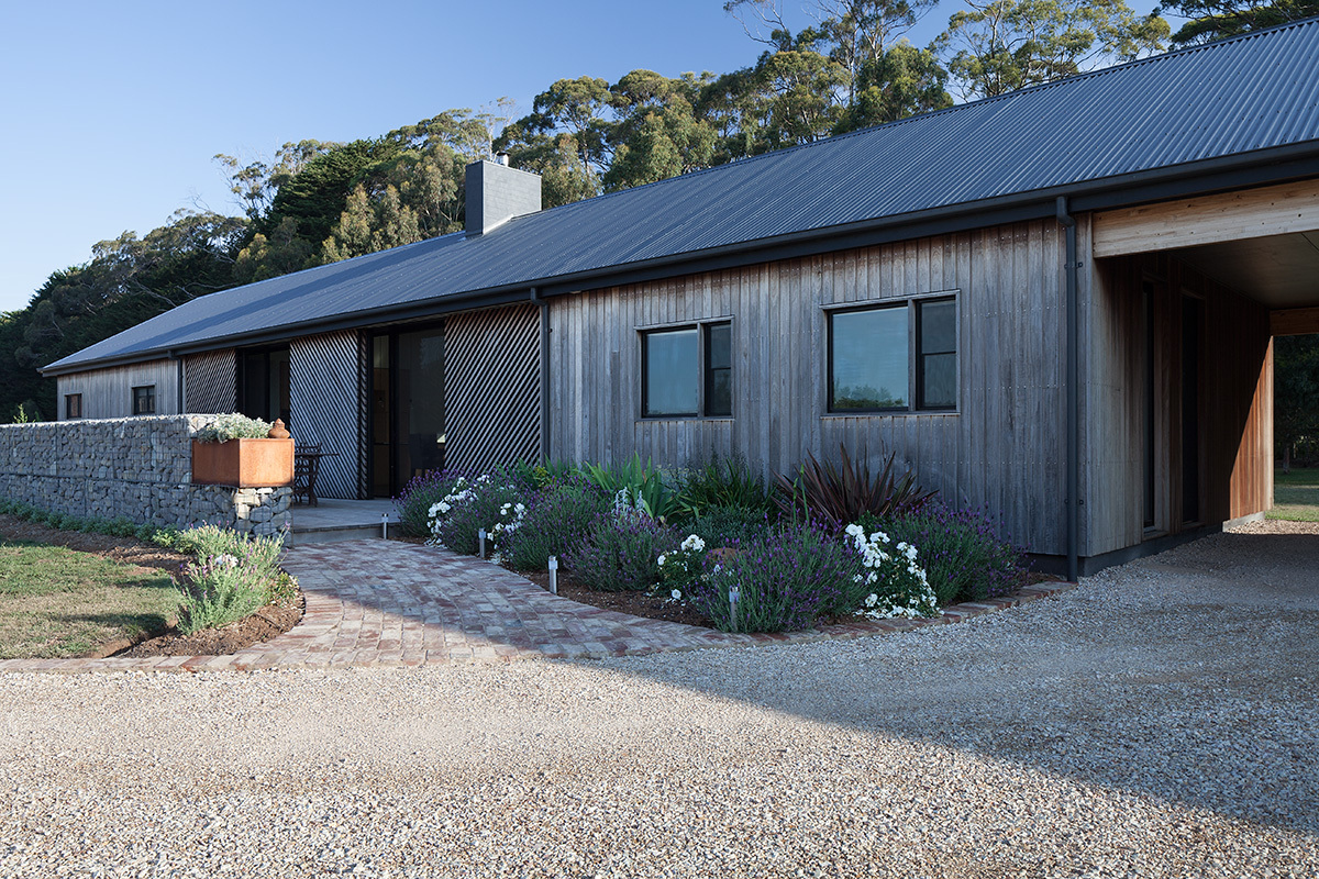 Gallery of Trentham Long House / MRTN Architects - 9