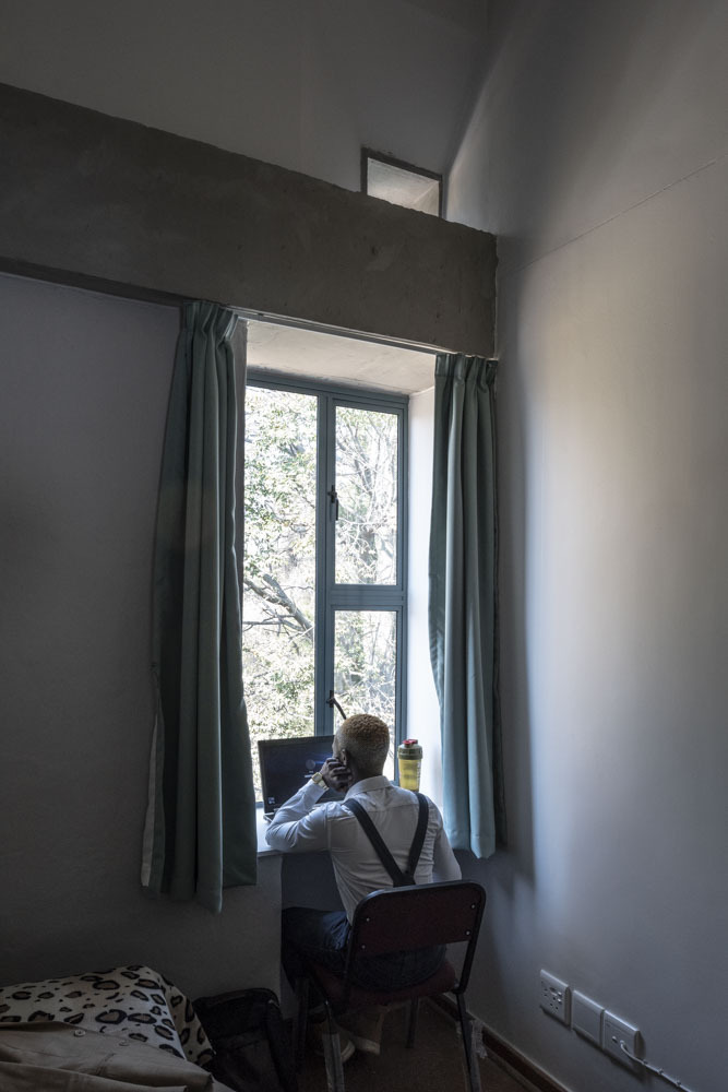 Galería de Dormitorios estudiantiles Barnato - Fase 1 / 26’10 south ...