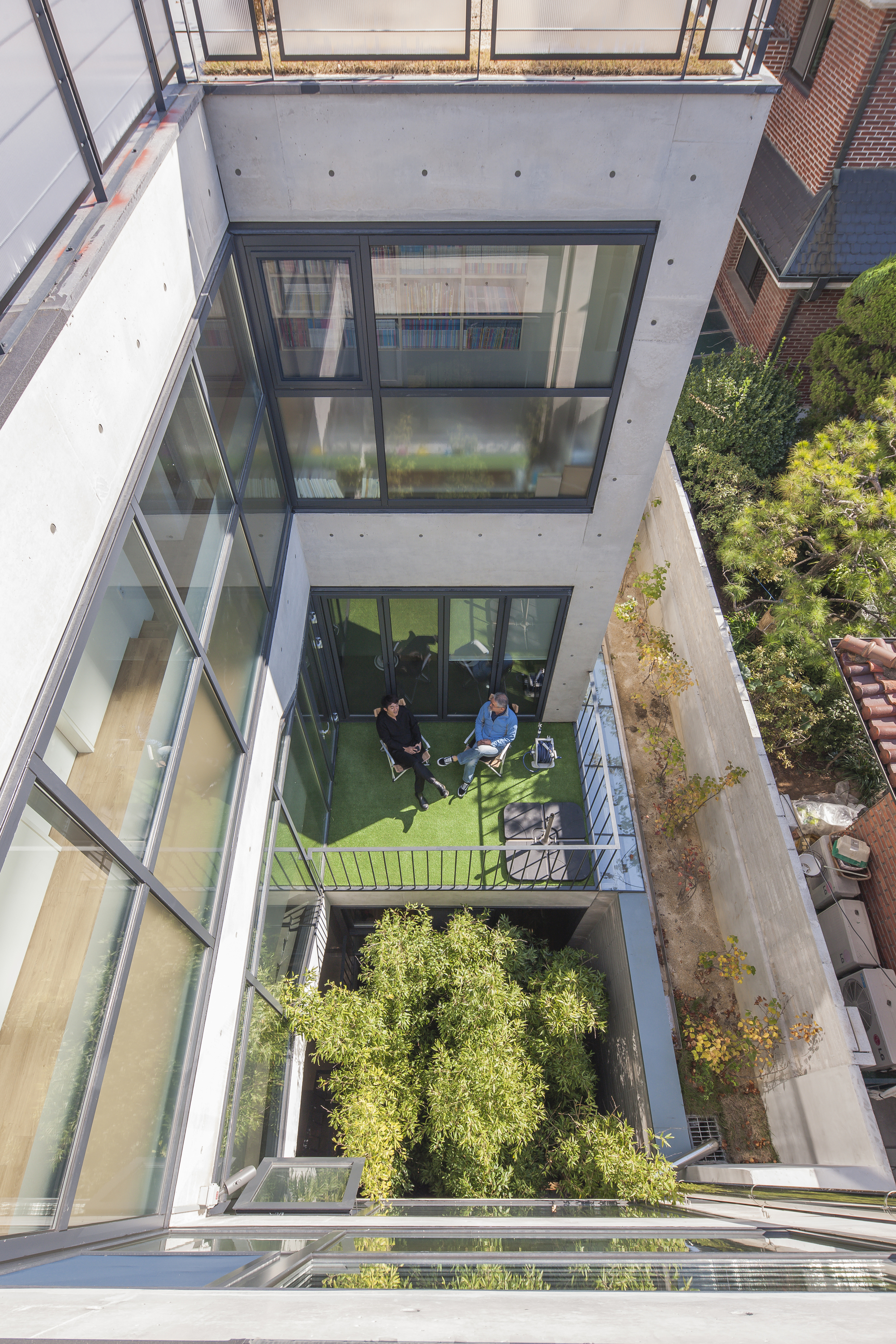 Gallery of TIRA Office Building / HBA-rchitects - 16