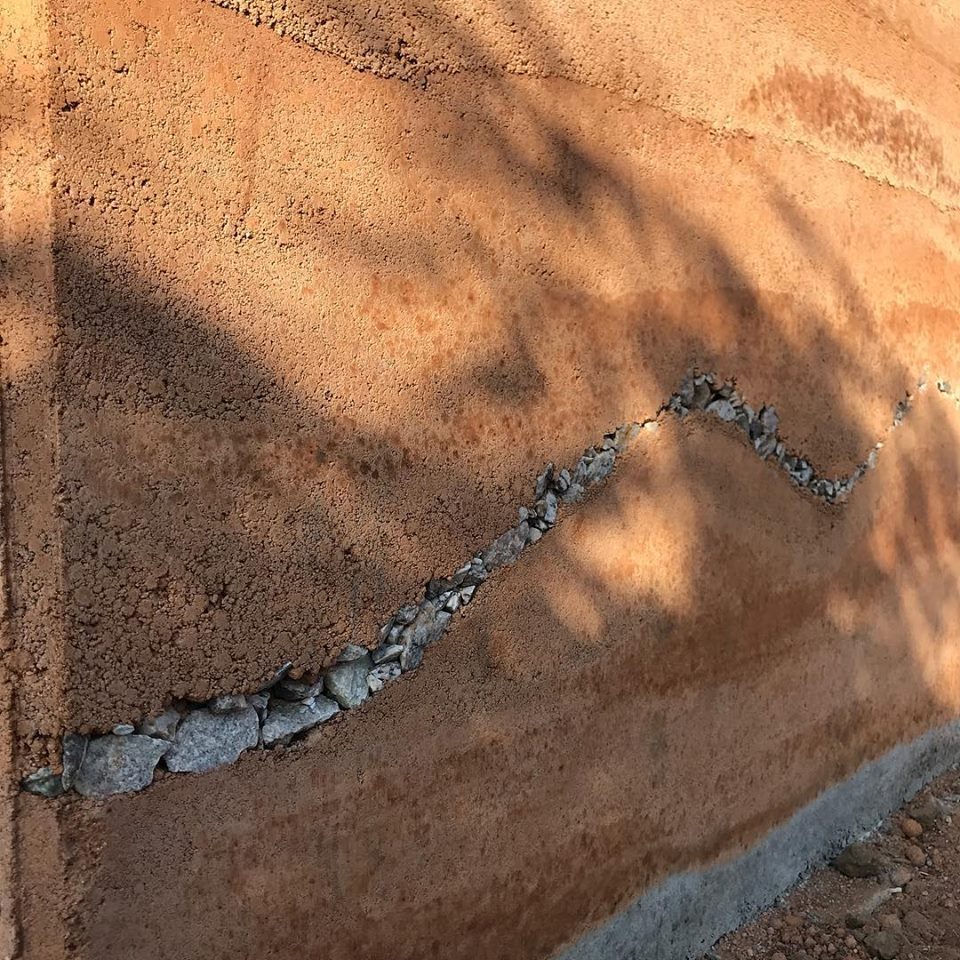 Gallery of Colors Of the Earth: Ghana's Incredible, Rammed Earth Walls - 5