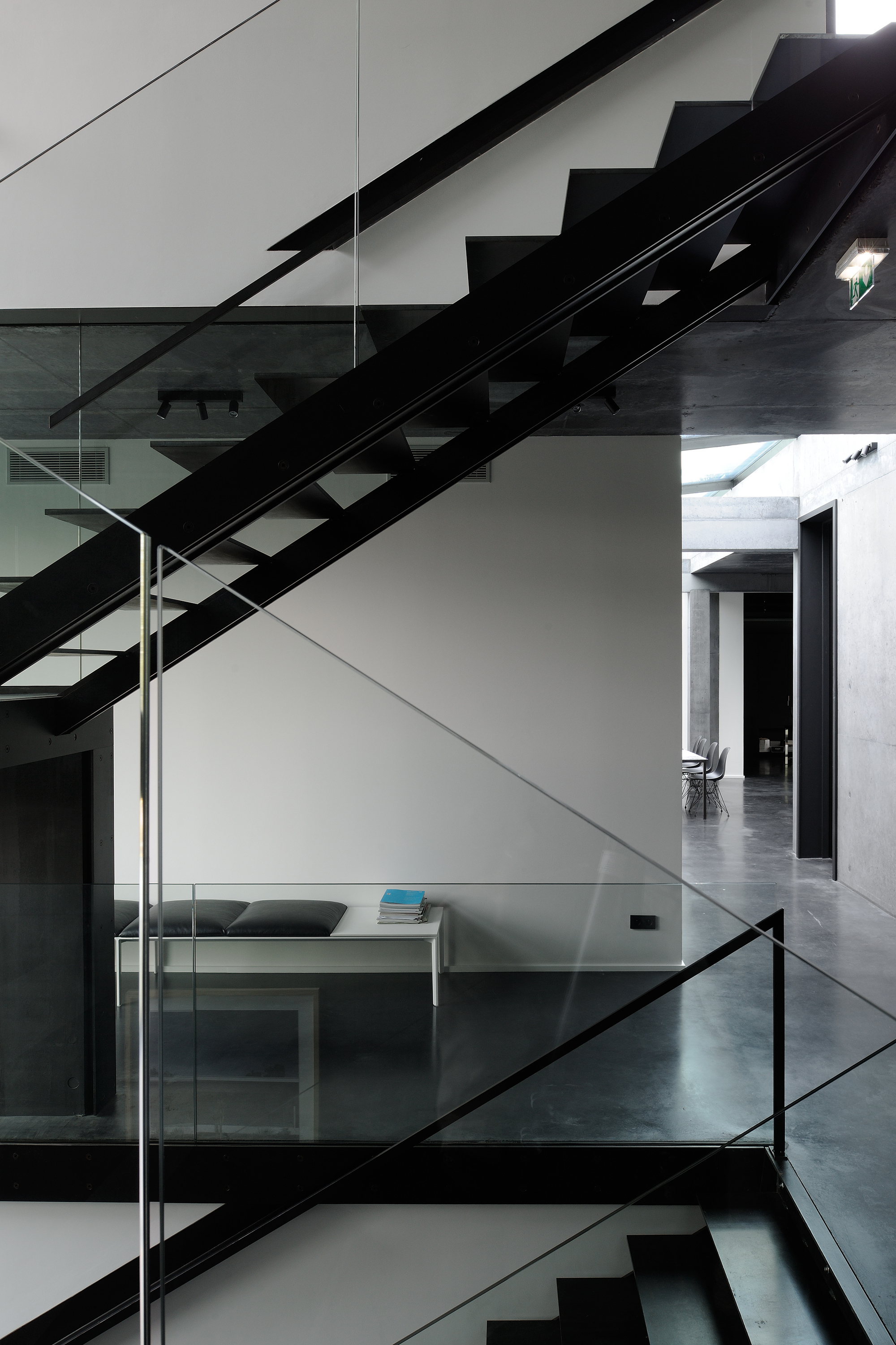 Gallery of AUM Pierre Minassian Offices / AUM Pierre Minassian - 16