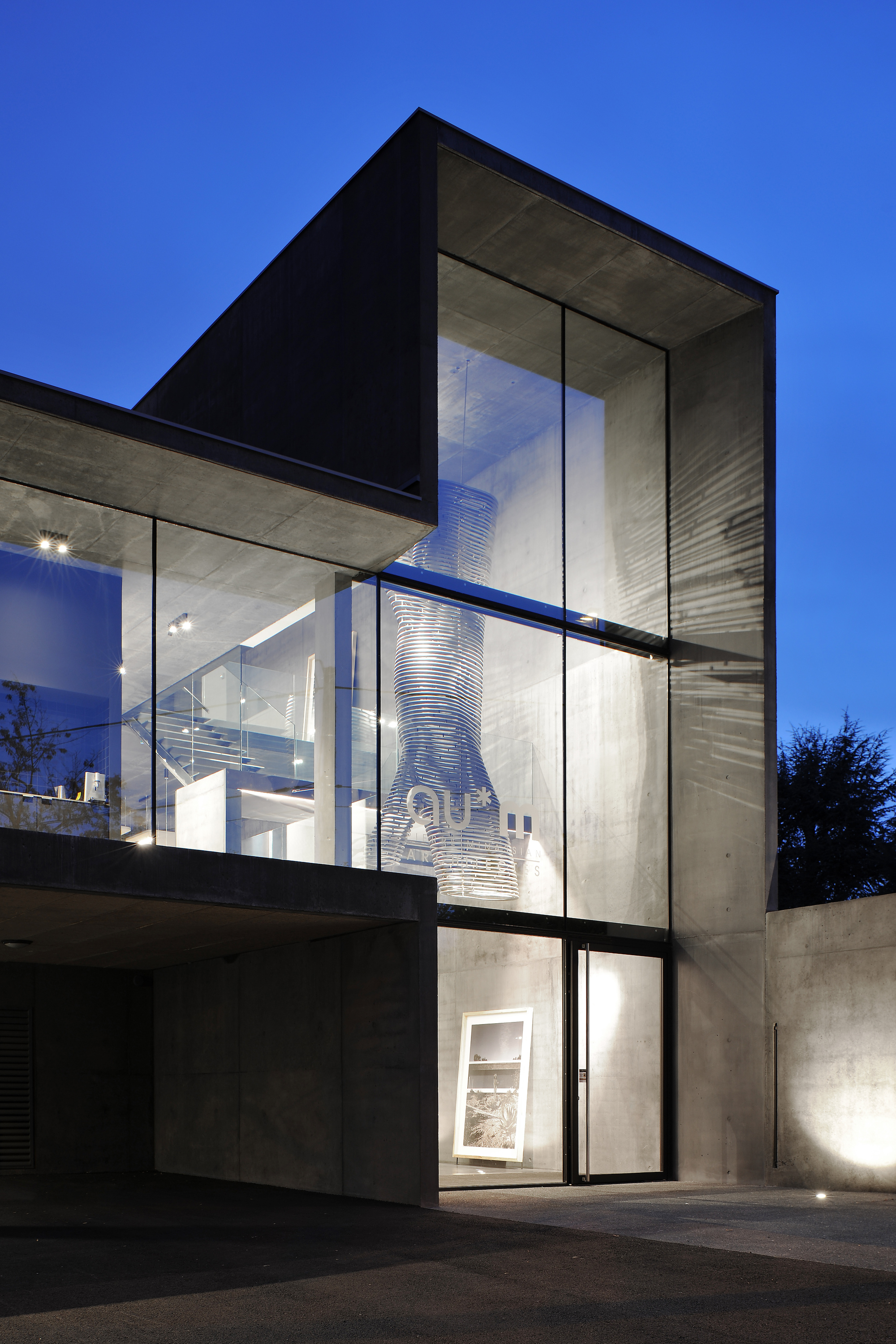 Gallery of AUM Pierre Minassian Offices / AUM Pierre Minassian - 21