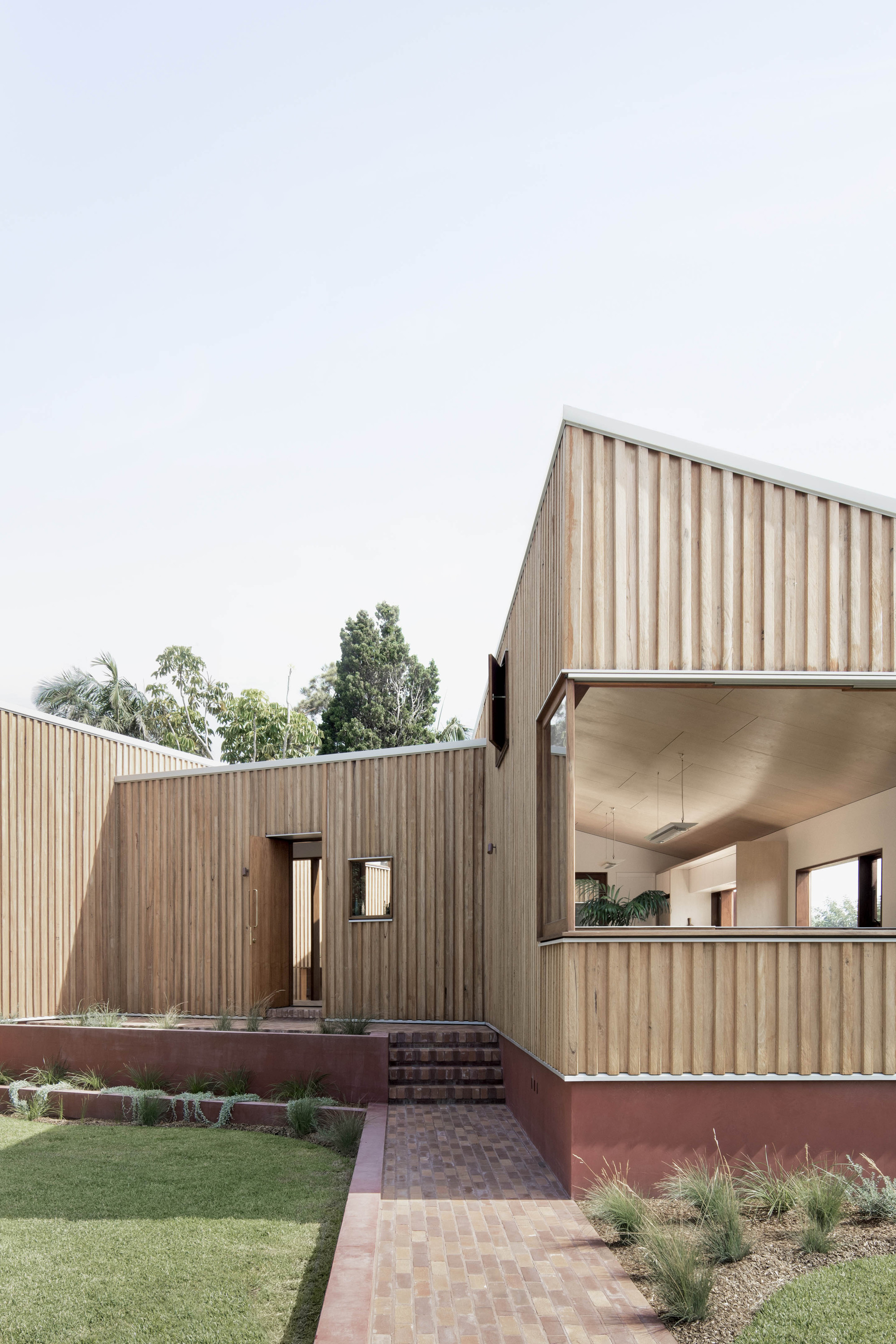 Gallery of Three Piece House / TRIAS - 34