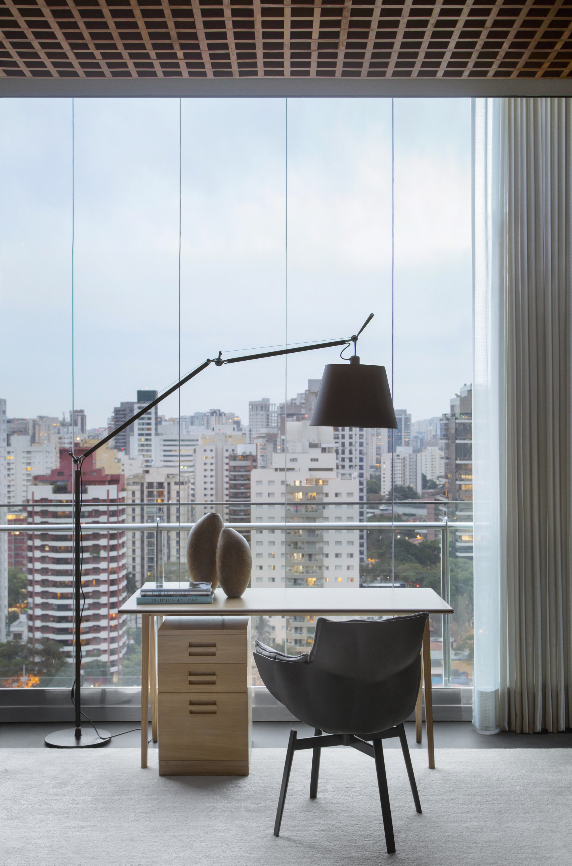 Gallery of Grid House / Studio Guilherme Torres - 6