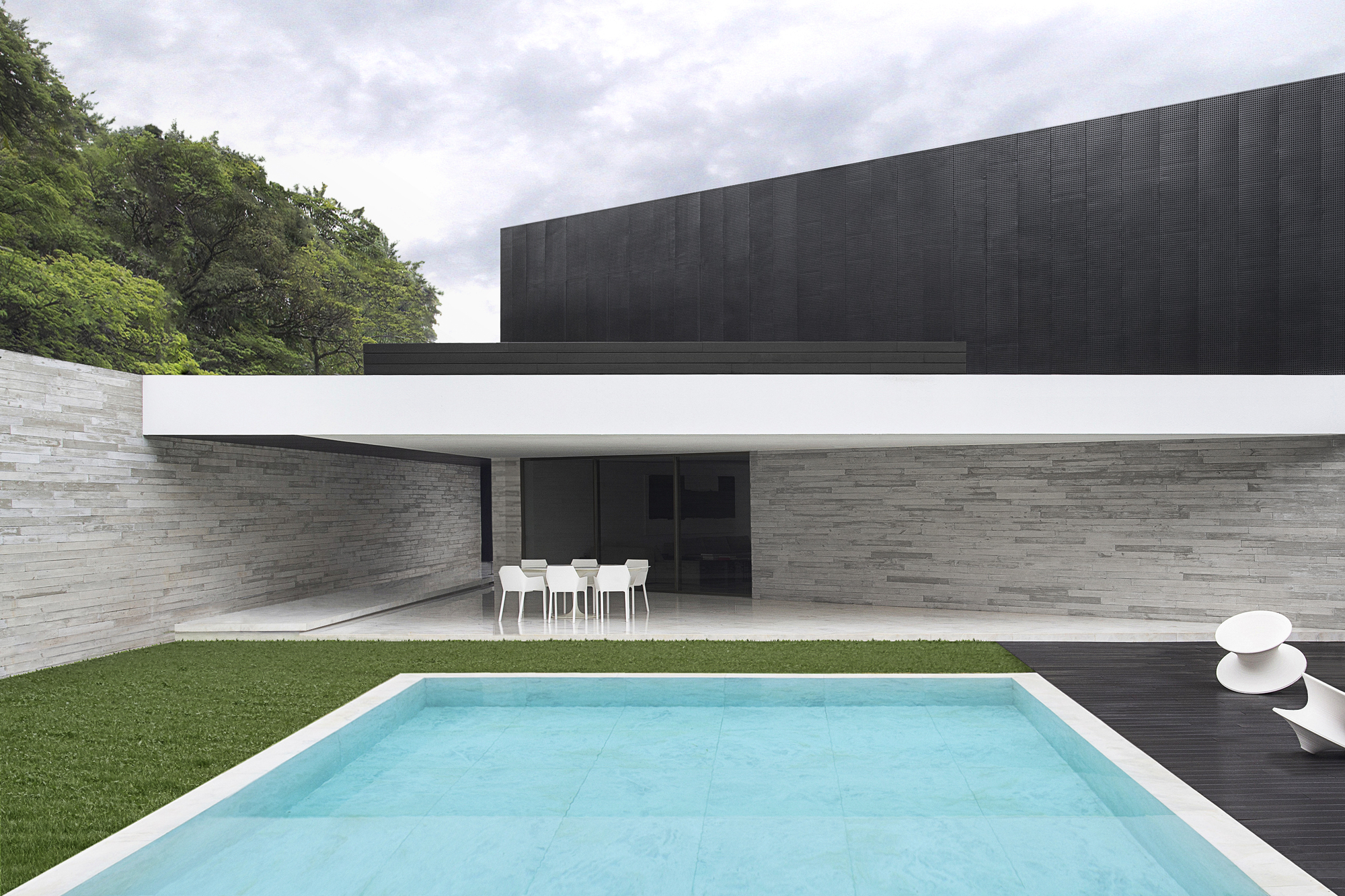 Gallery of V2 House / Studio Guilherme Torres - 6