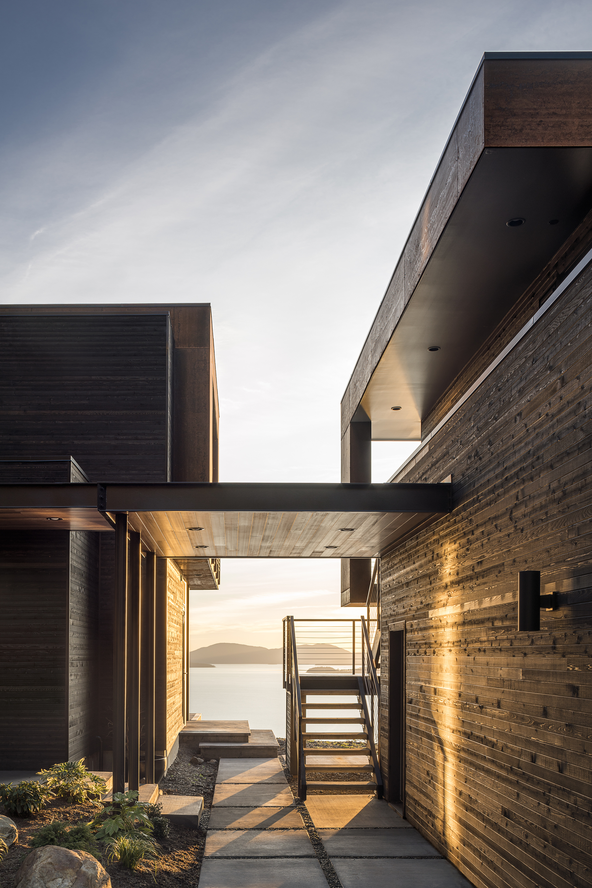 Gallery of House on the Cove / Stephenson Design Collective - 7