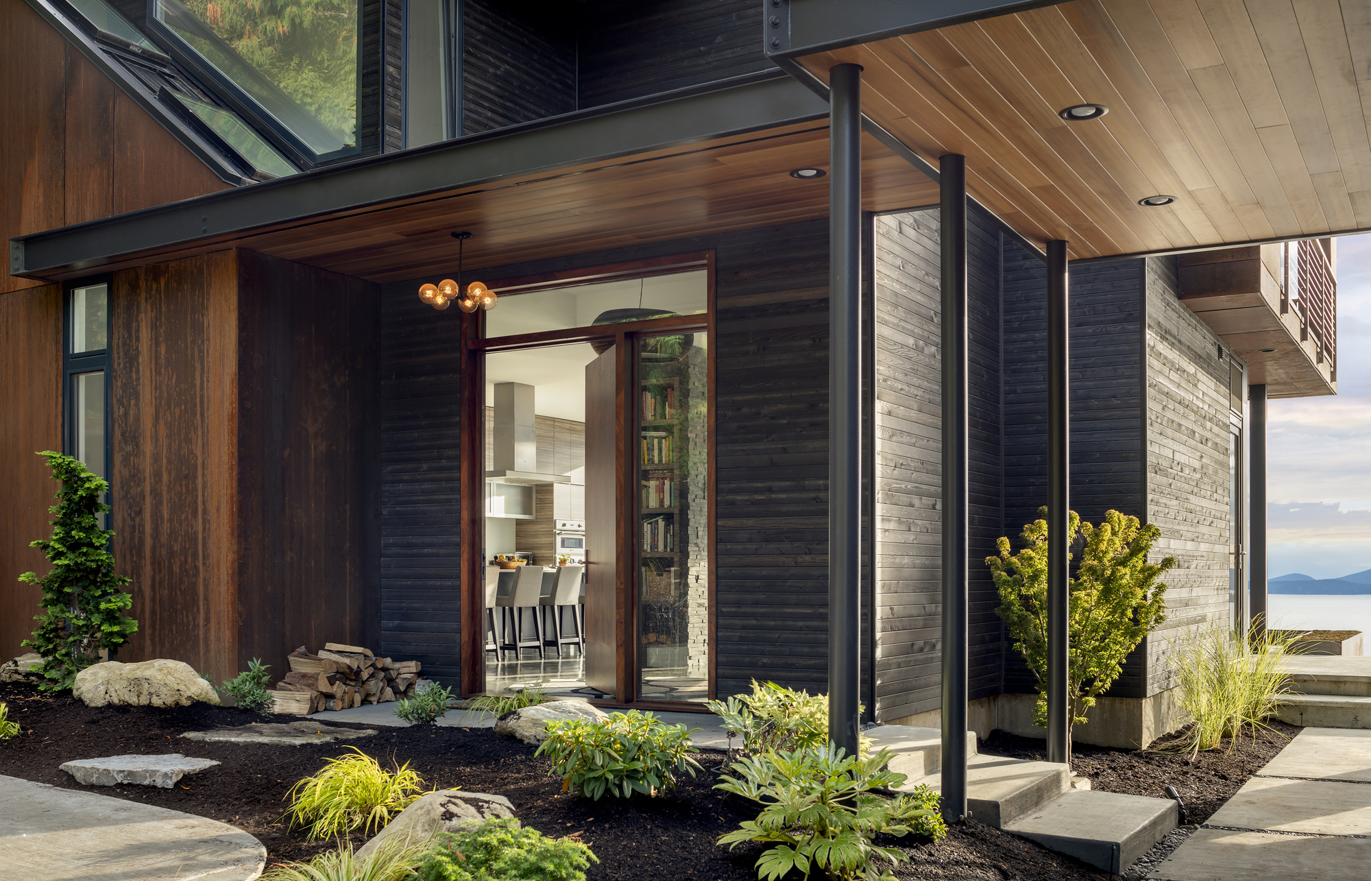 Gallery of House on the Cove / Stephenson Design Collective - 13