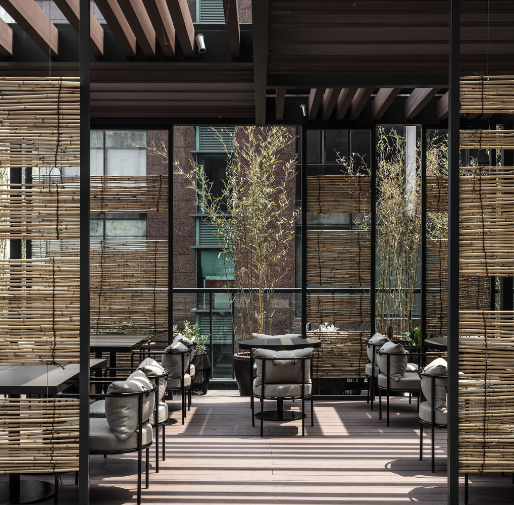 Gallery of The Middle House / Lissoni & Partners - 12