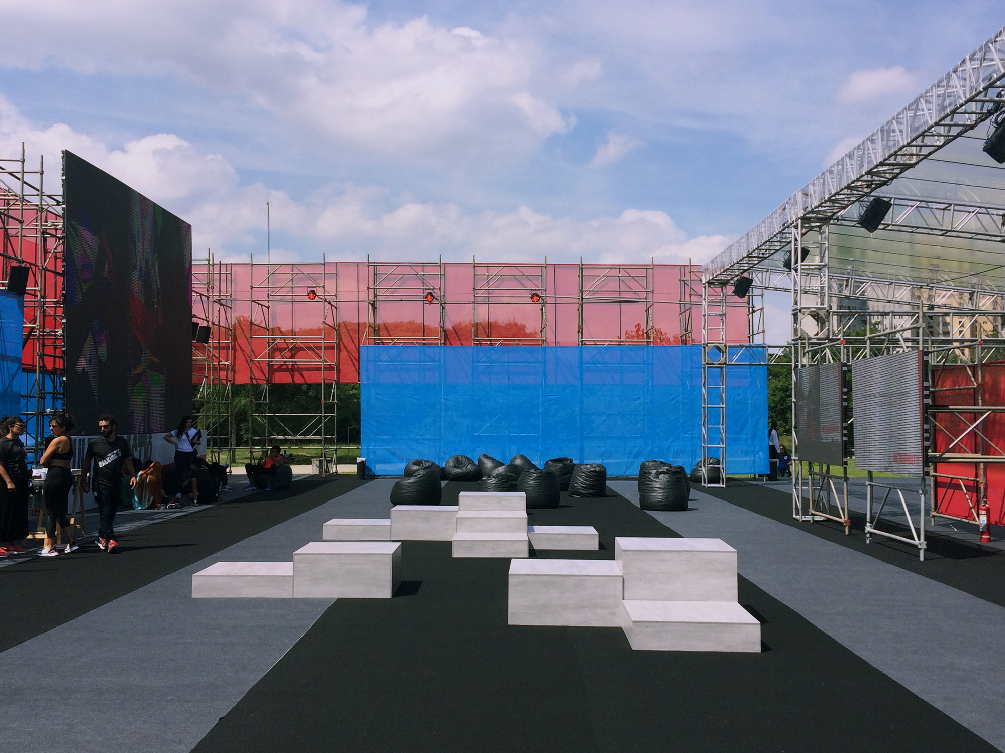 Galeria de Hacking SP - Adidas Ultraboost19 / Victor Delaqua + bloco B ...