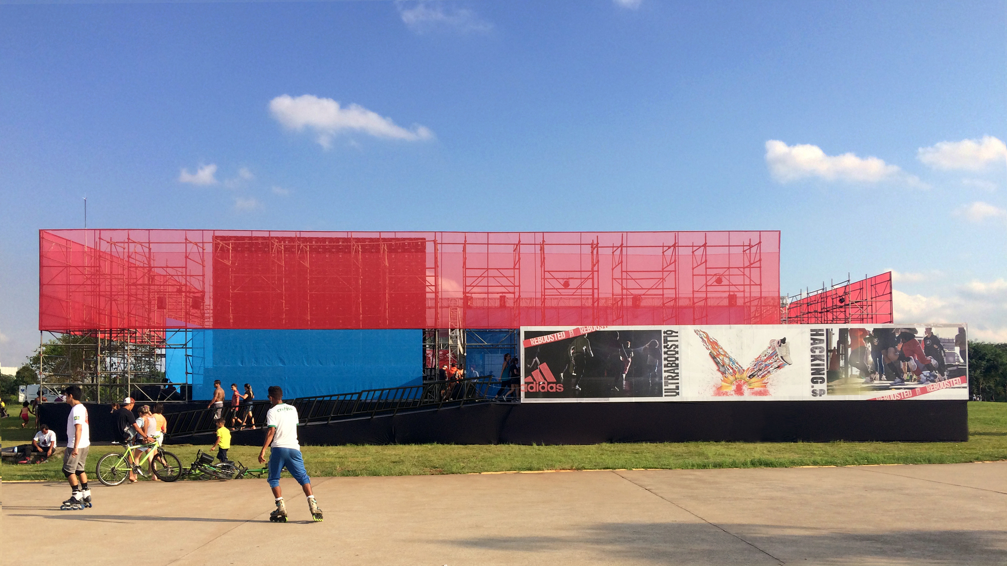 Galeria de Hacking SP - Adidas Ultraboost19 / Victor Delaqua + bloco B ...