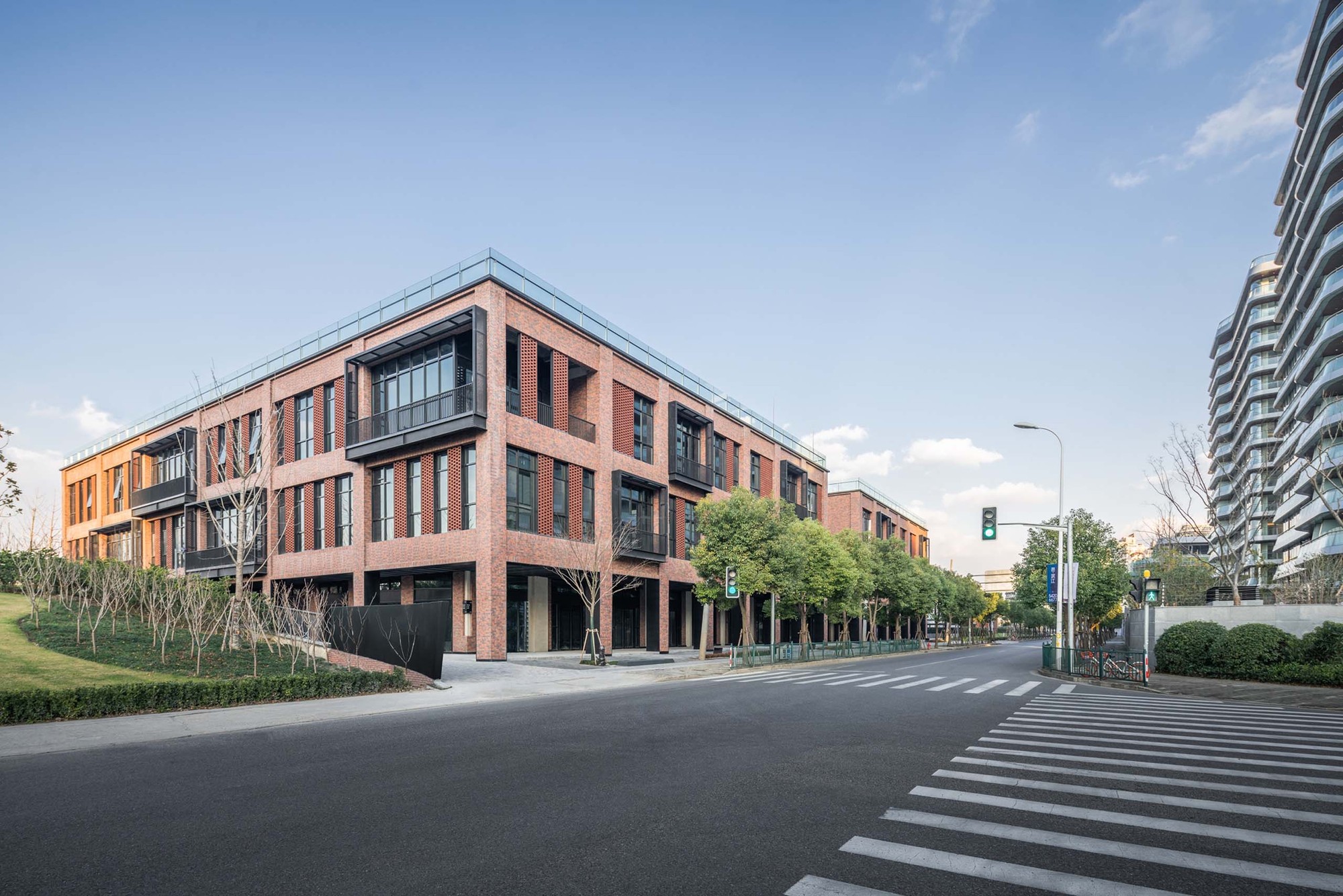 Gallery of Shanghai In-Bund Office Building / HPP Architects - 7