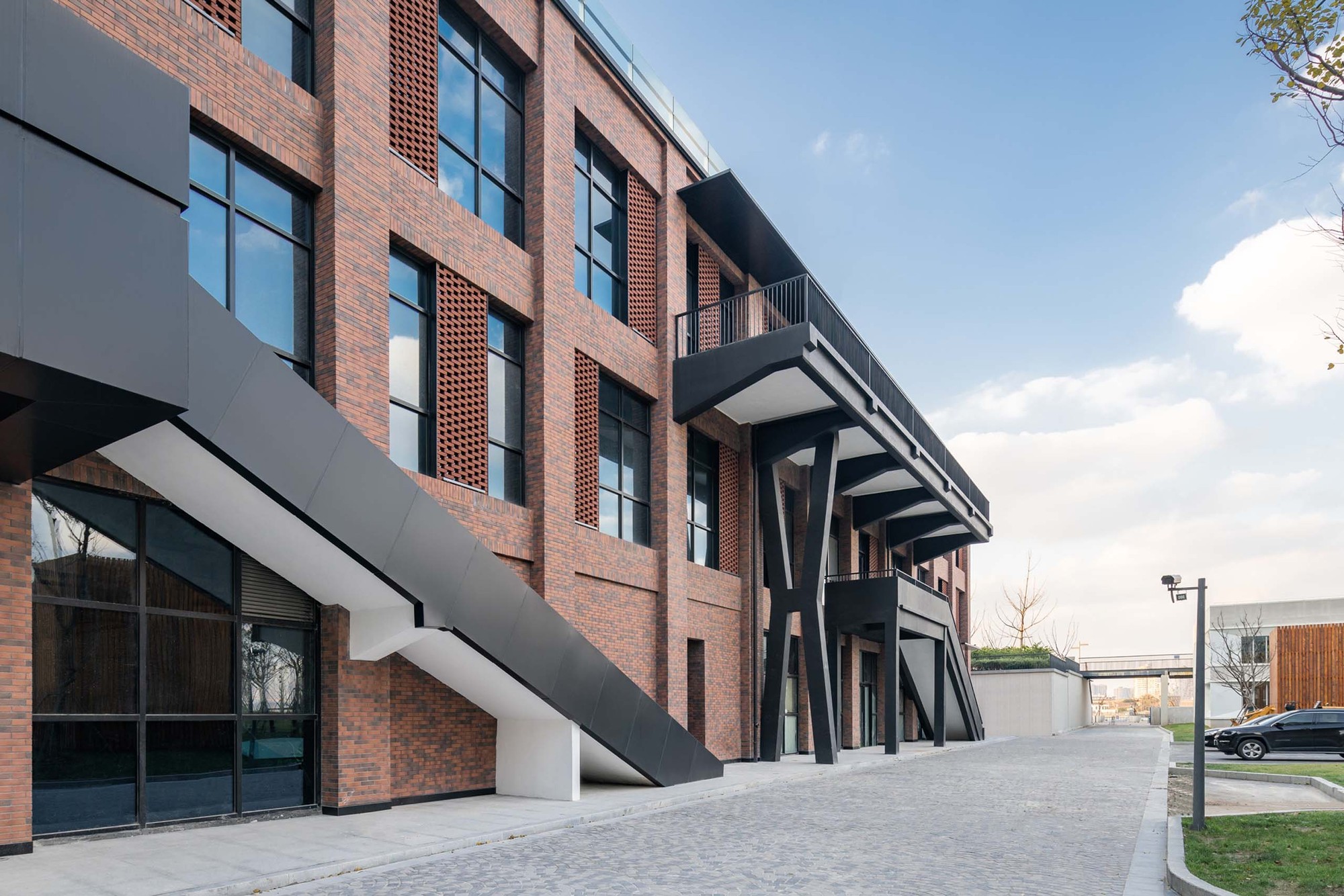 Gallery of Shanghai In-Bund Office Building / HPP Architects - 8